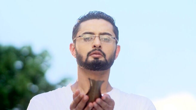 Abir performs the ritual - JioHotstar