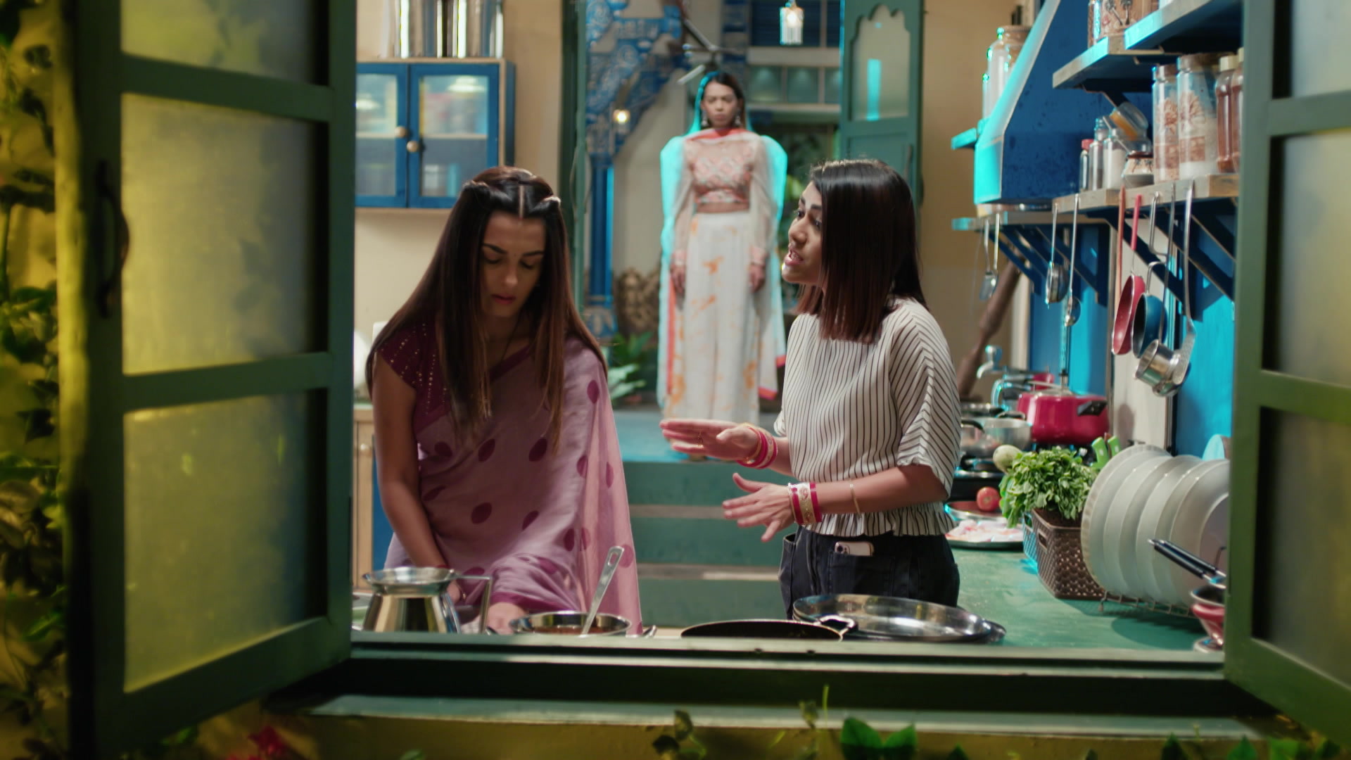 Watch Pandya Store S1 Episode 566 on JioHotstar