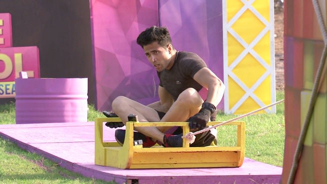 Shafan struggles in the task! - JioHotstar
