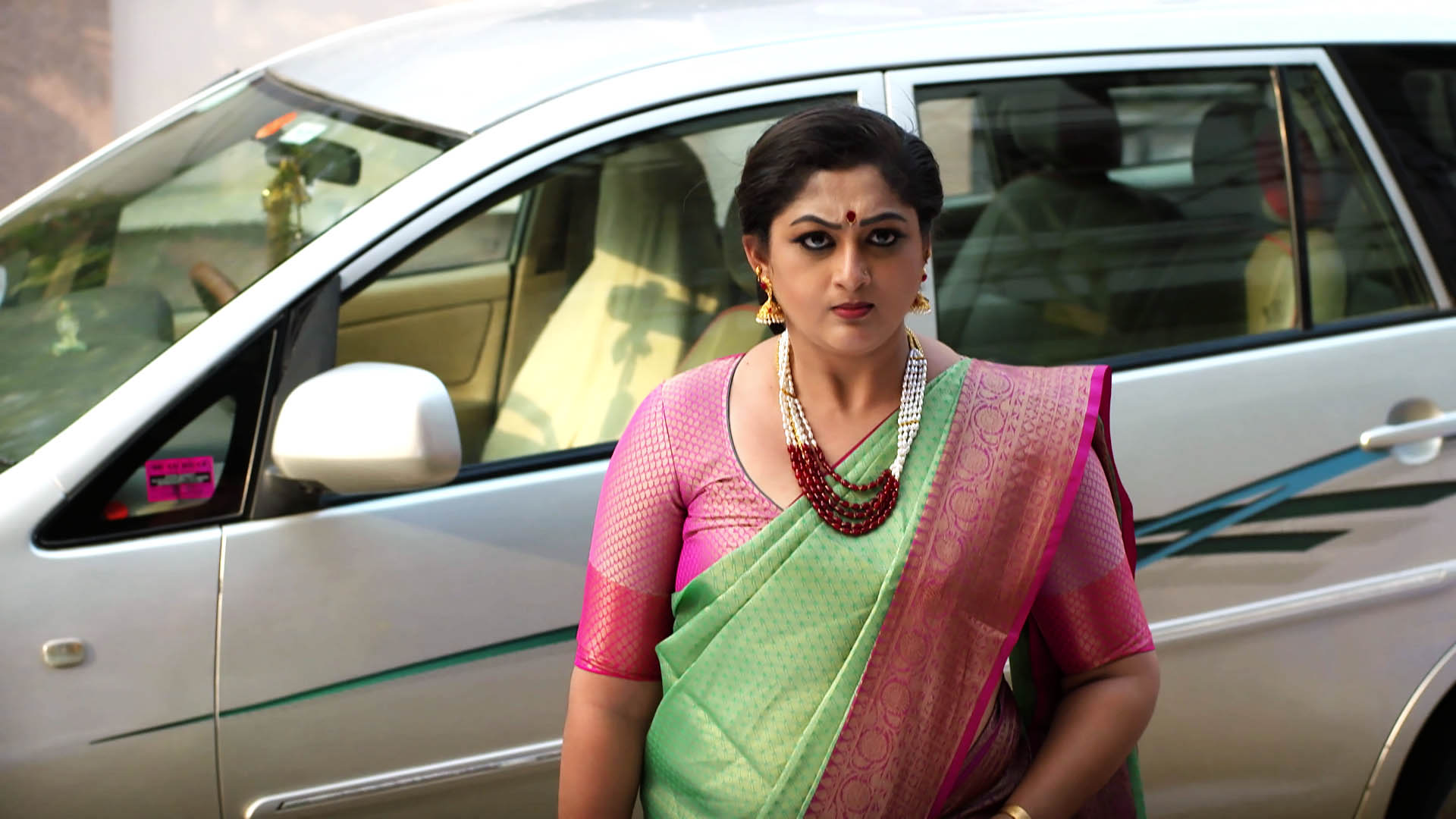 Watch Bharathi Devi Fires Raja Online