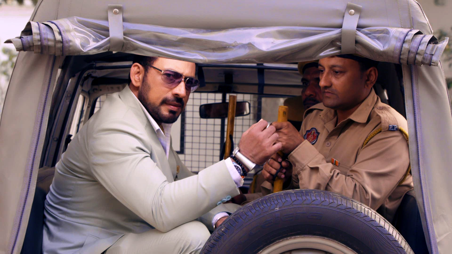 Watch Teri Meri Doriyaann S1 Episode 364 on JioHotstar