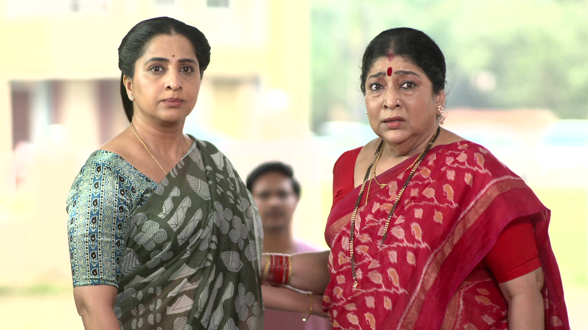 Watch Aai Kuthe Kaay Karte S1 Episode 1472 on Disney+ Hotstar