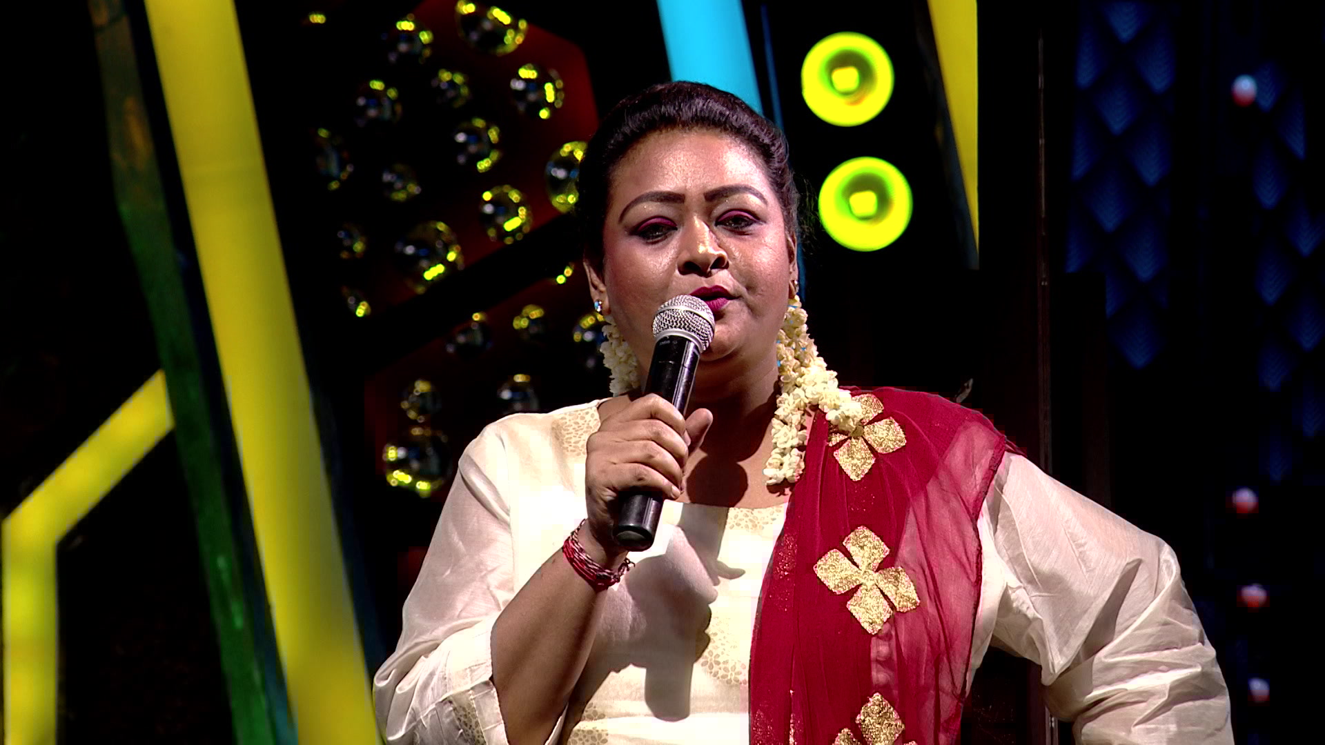 Watch Singapenne Episode 1 on JioHotstar