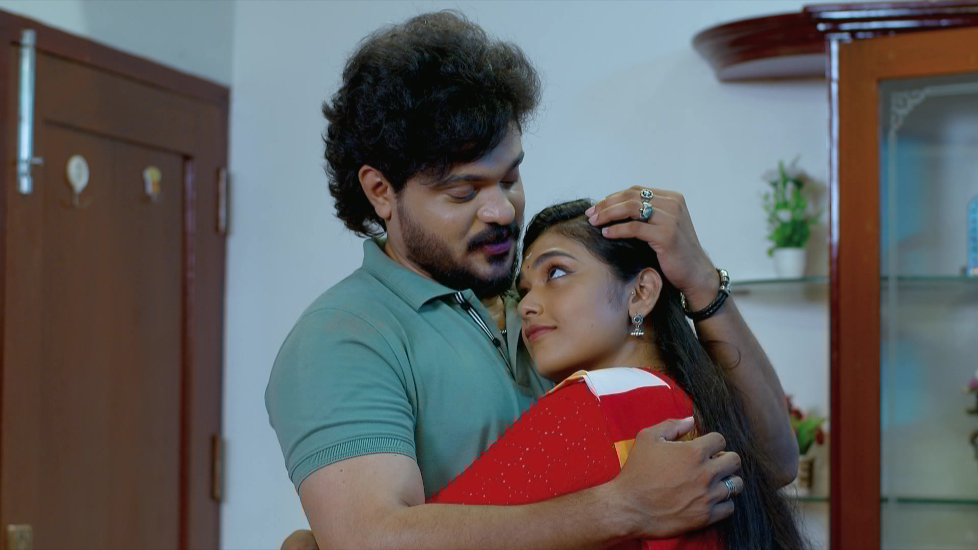 Watch Chempaneer Poovu Episode 378 on JioHotstar