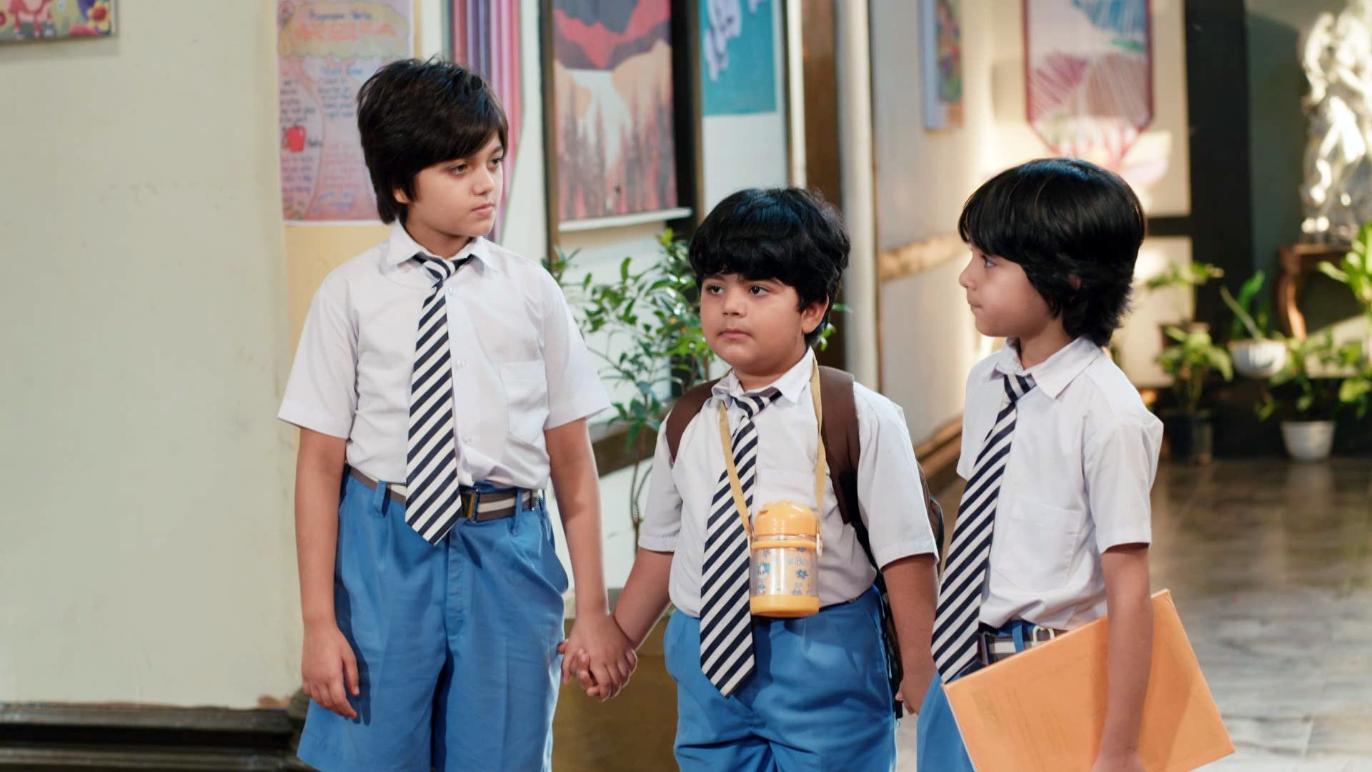 Watch Pandya Store S1 Episode 802 on JioHotstar