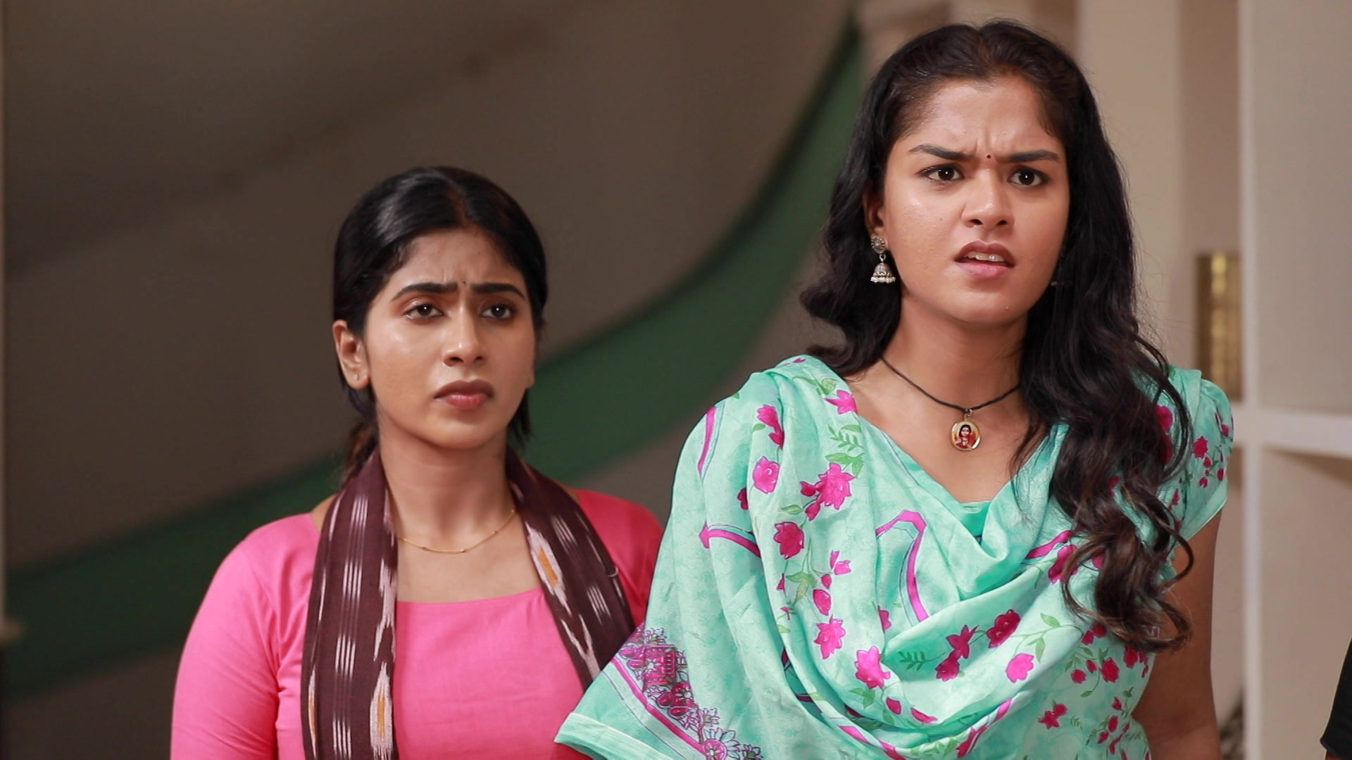 Watch mahanadhi All Episodes | Watcho