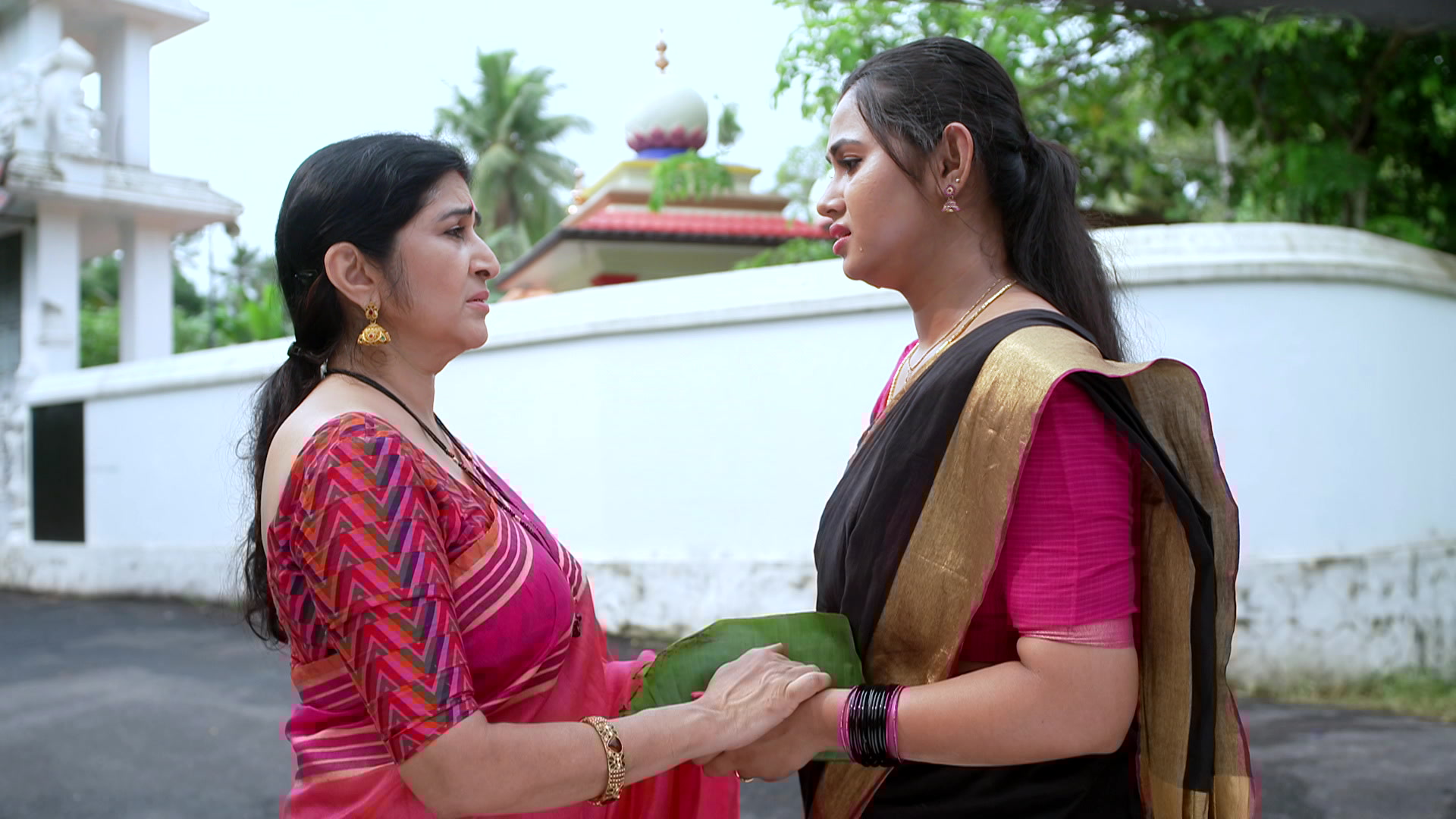 Watch Patharamattu Episode 323 on JioHotstar