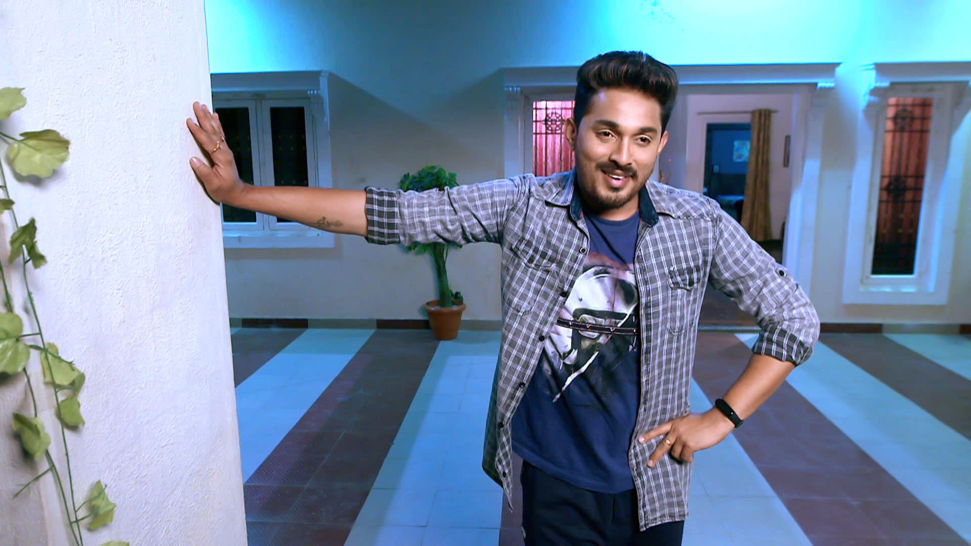 Watch Anish Is Impressed with Meera Online