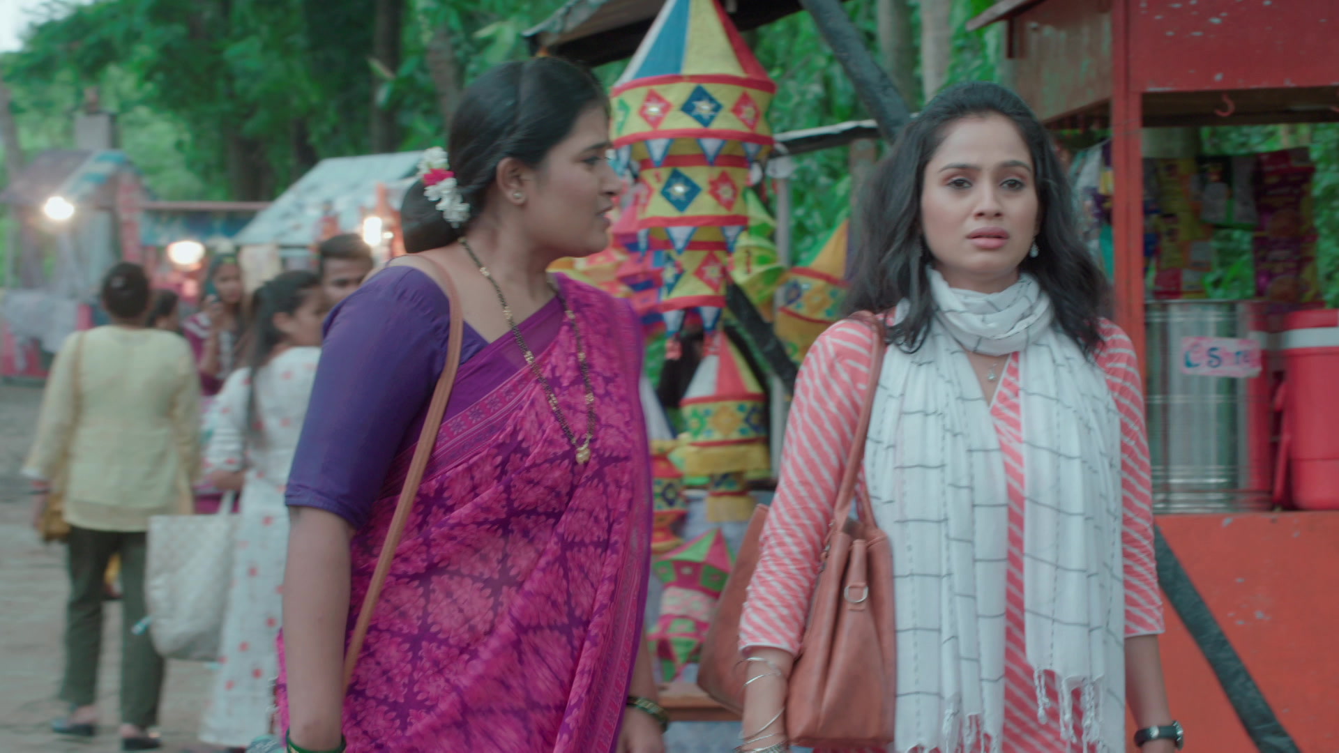 Watch Man Dhaga Dhaga Jodte Nava S1 Episode 392 on JioHotstar