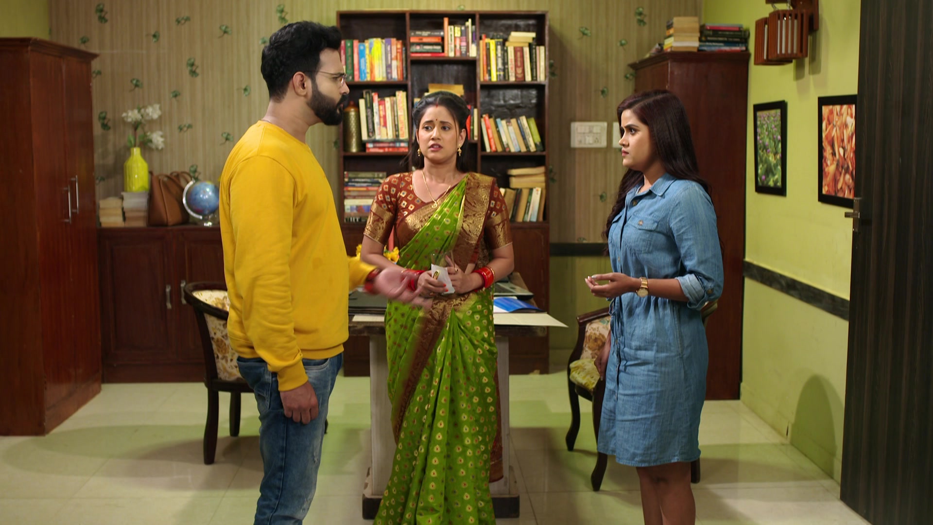 Watch Kiye Para Kiye Apanara S1 Episode 168 on Disney+ Hotstar