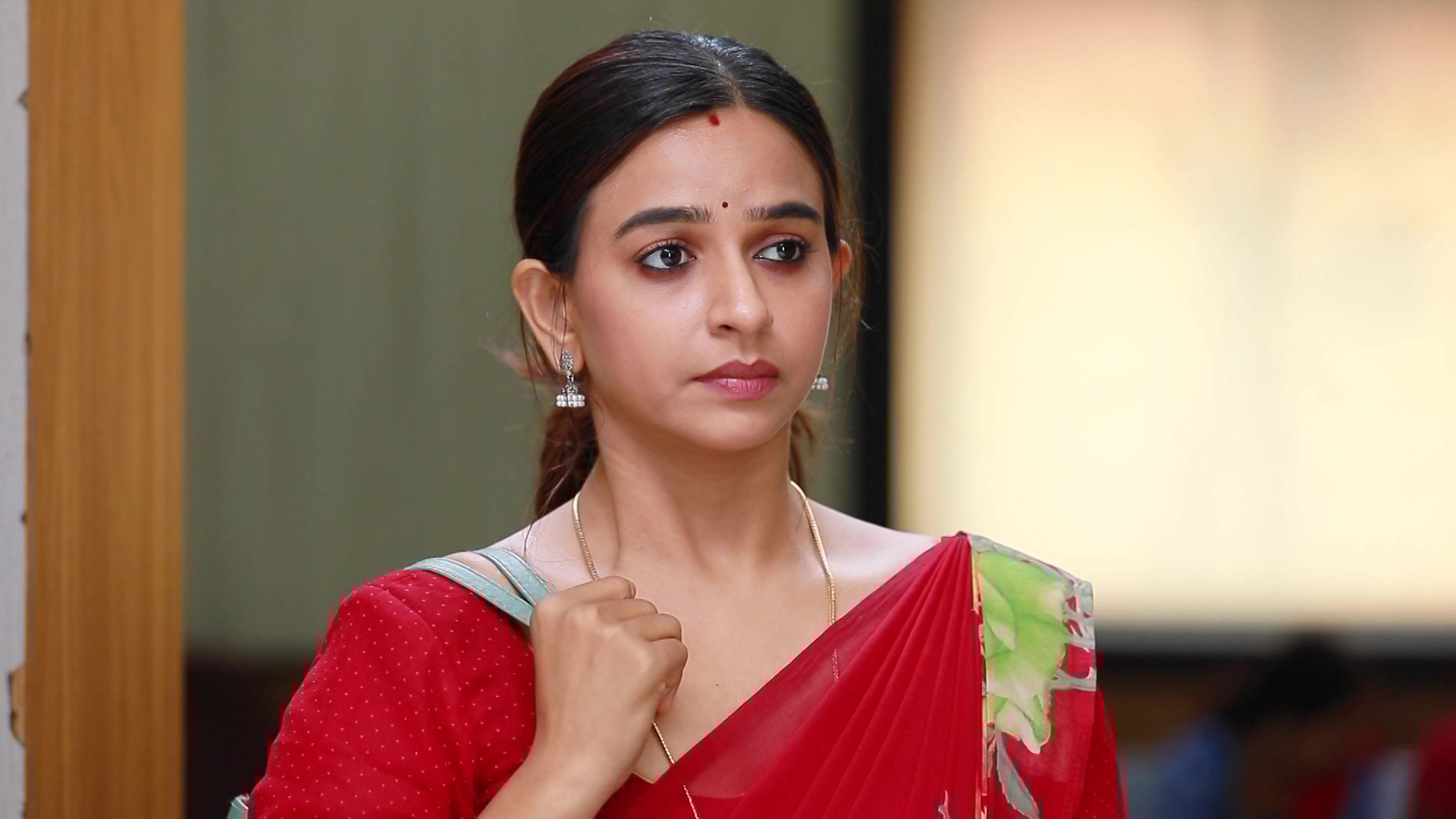 Watch Mahanadhi S1 Episode 299 on JioHotstar