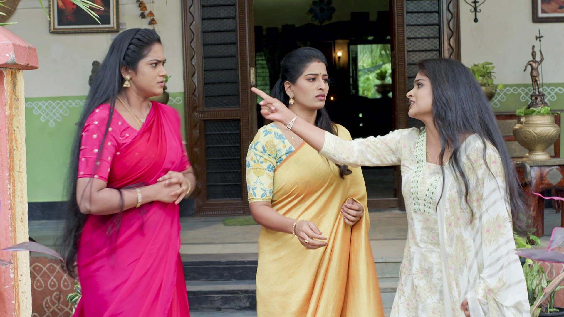 Watch Illu Illalu Pillalu S1 Episode 283 on JioHotstar