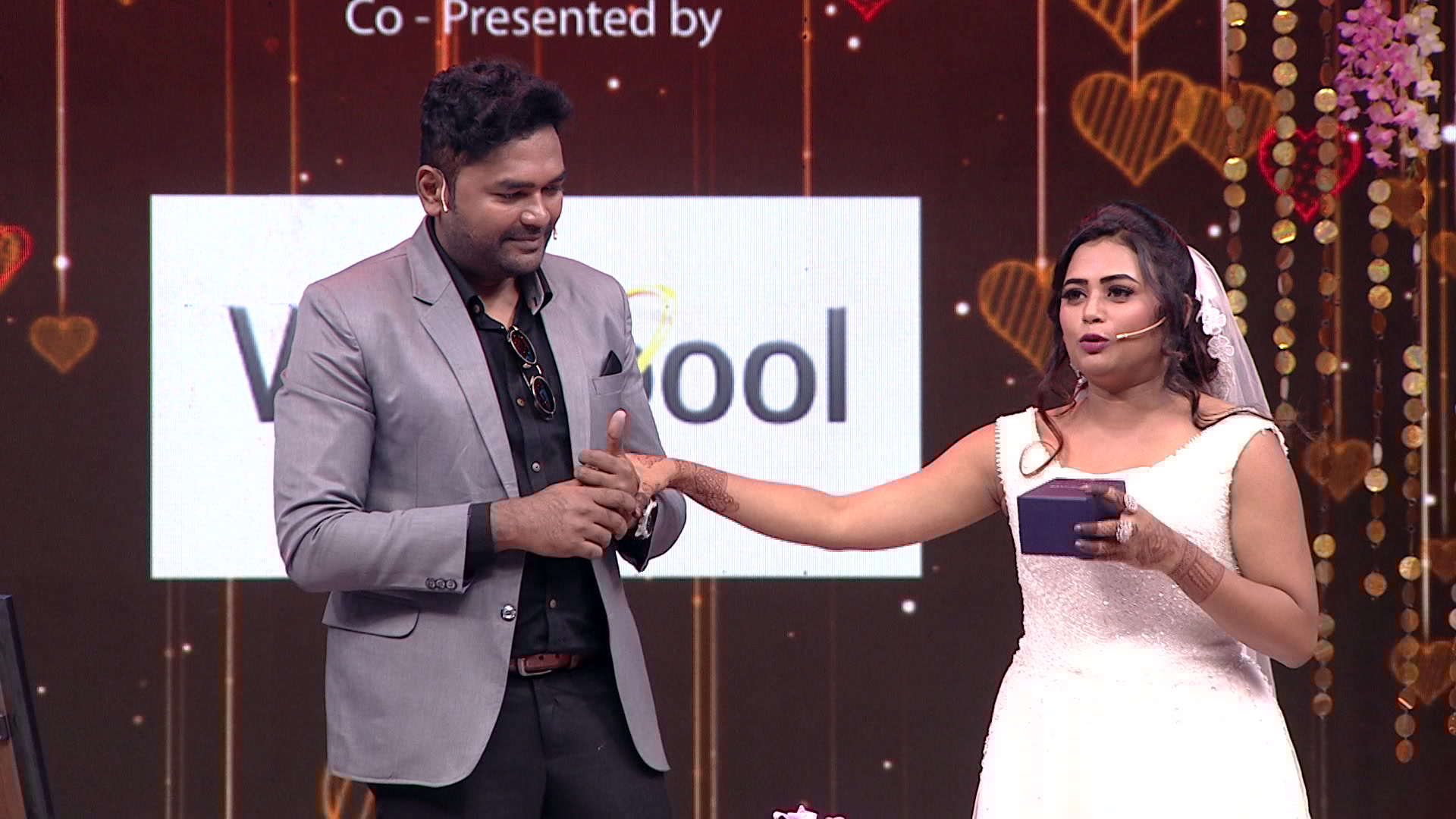 Stream Wedding Gift Round Season 4 Episode 31 – Wedding Gift Round on ...