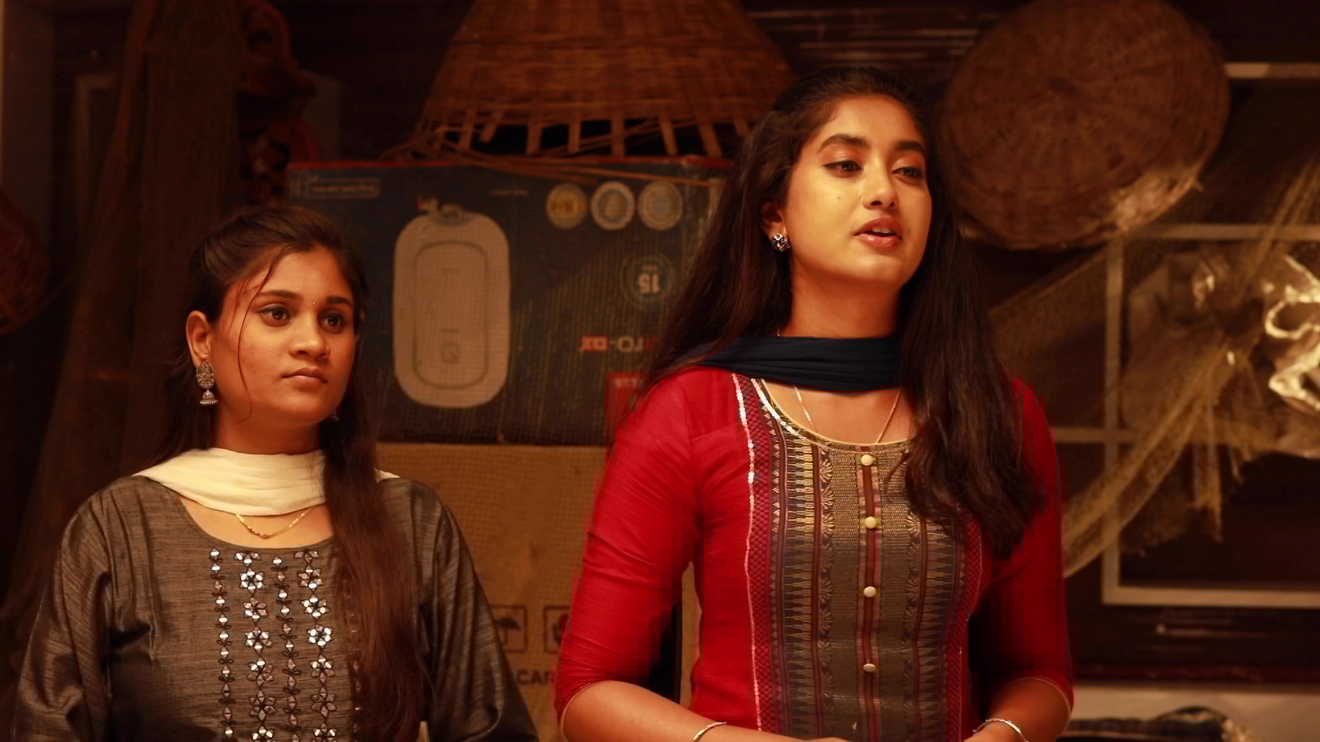 Watch Kaatrukkenna Veli Episode 527 on JioHotstar