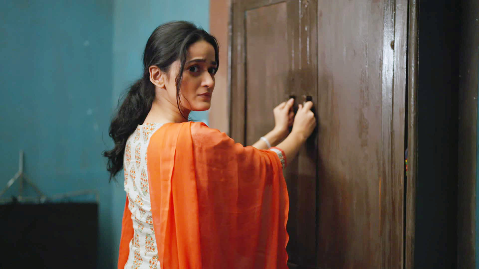 Stream Captive's Desperate Escape Season 1 Episode 136 – Captive's ...