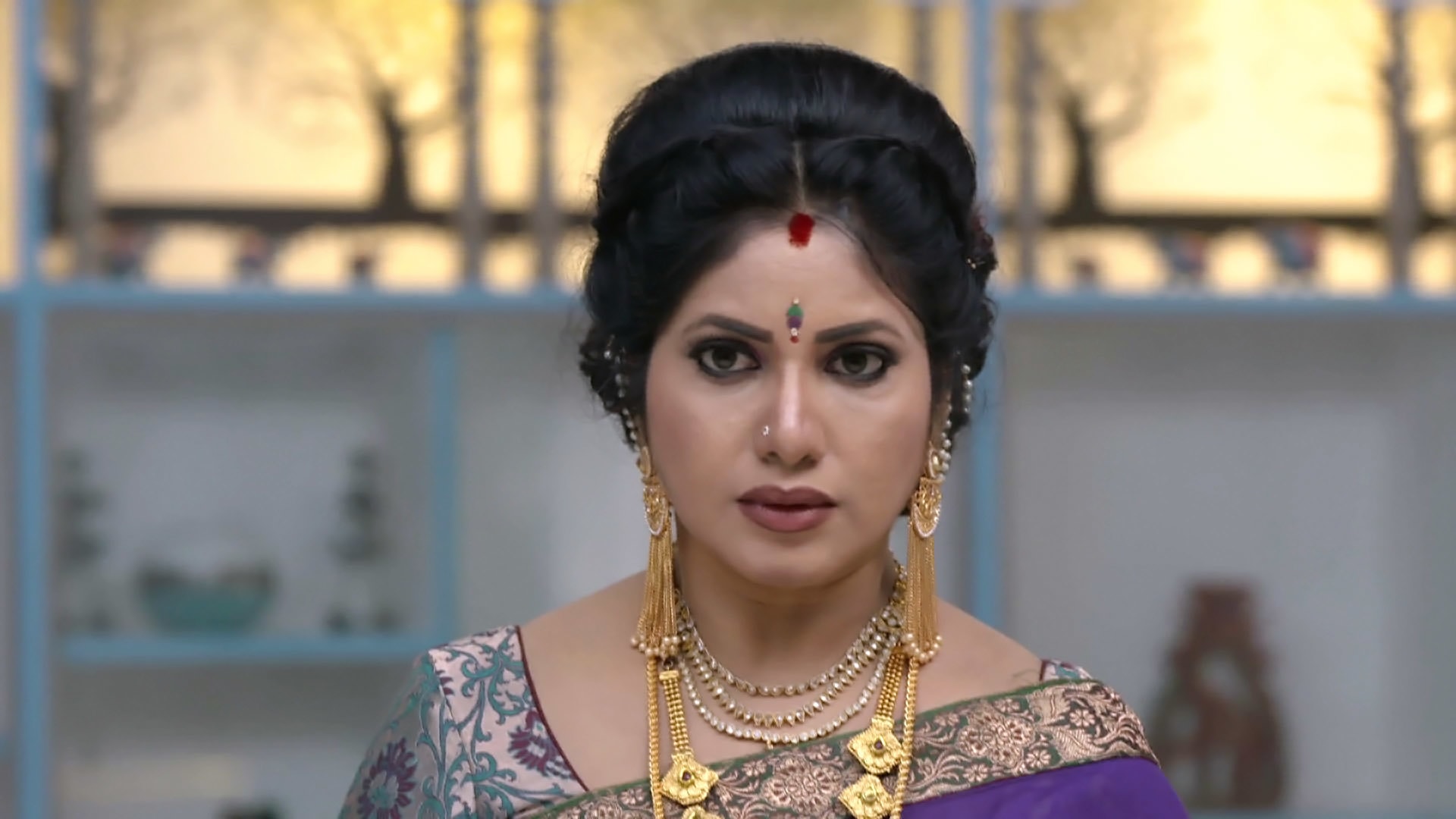 Watch Sethulakshmi Slaps Karthik Online