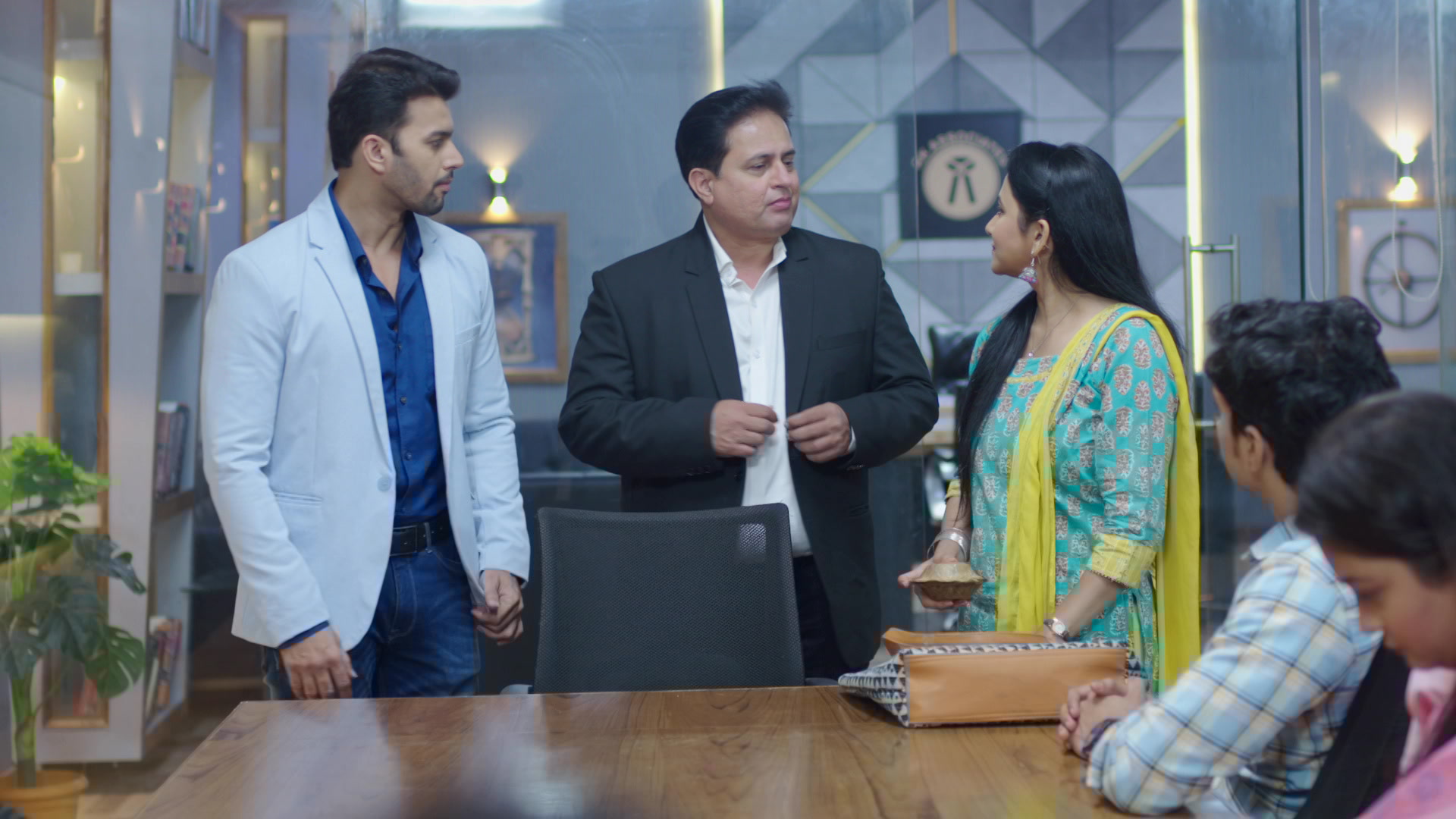 Stream tharala-tar-mag Online | Watcho