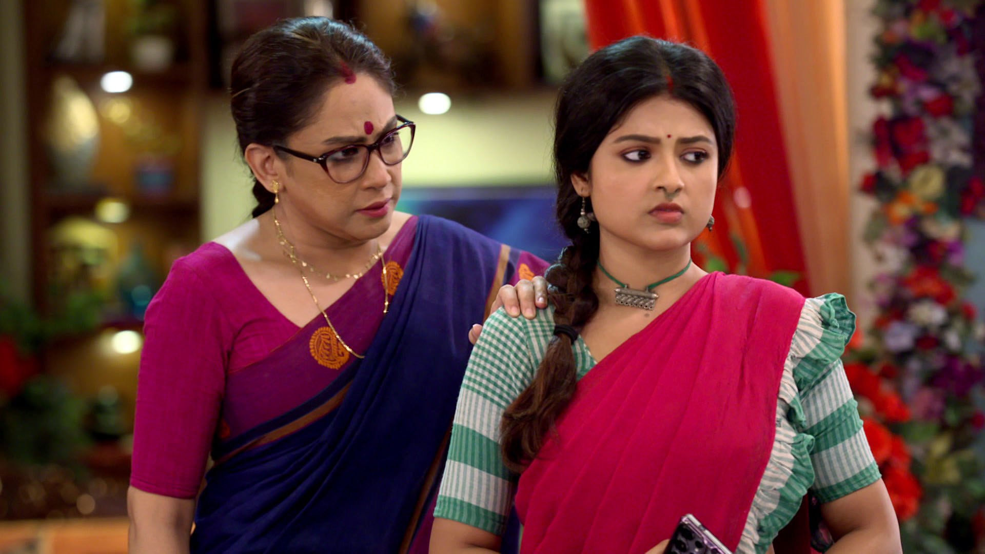 Watch Rangamoti Tirandaj Episode 236 on JioHotstar