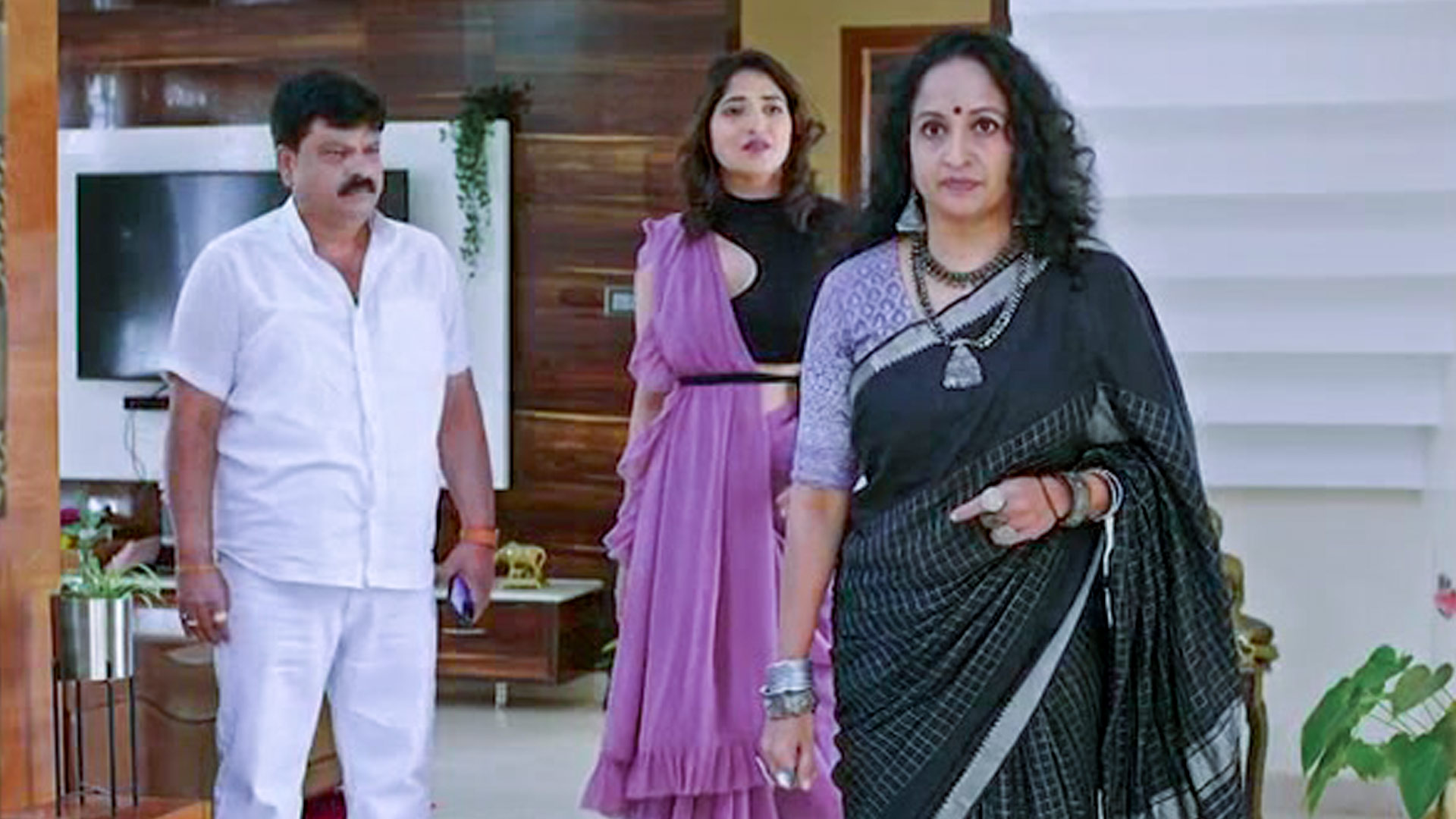 Watch Avanu Matthe Shravani S1 Episode 433 on JioHotstar