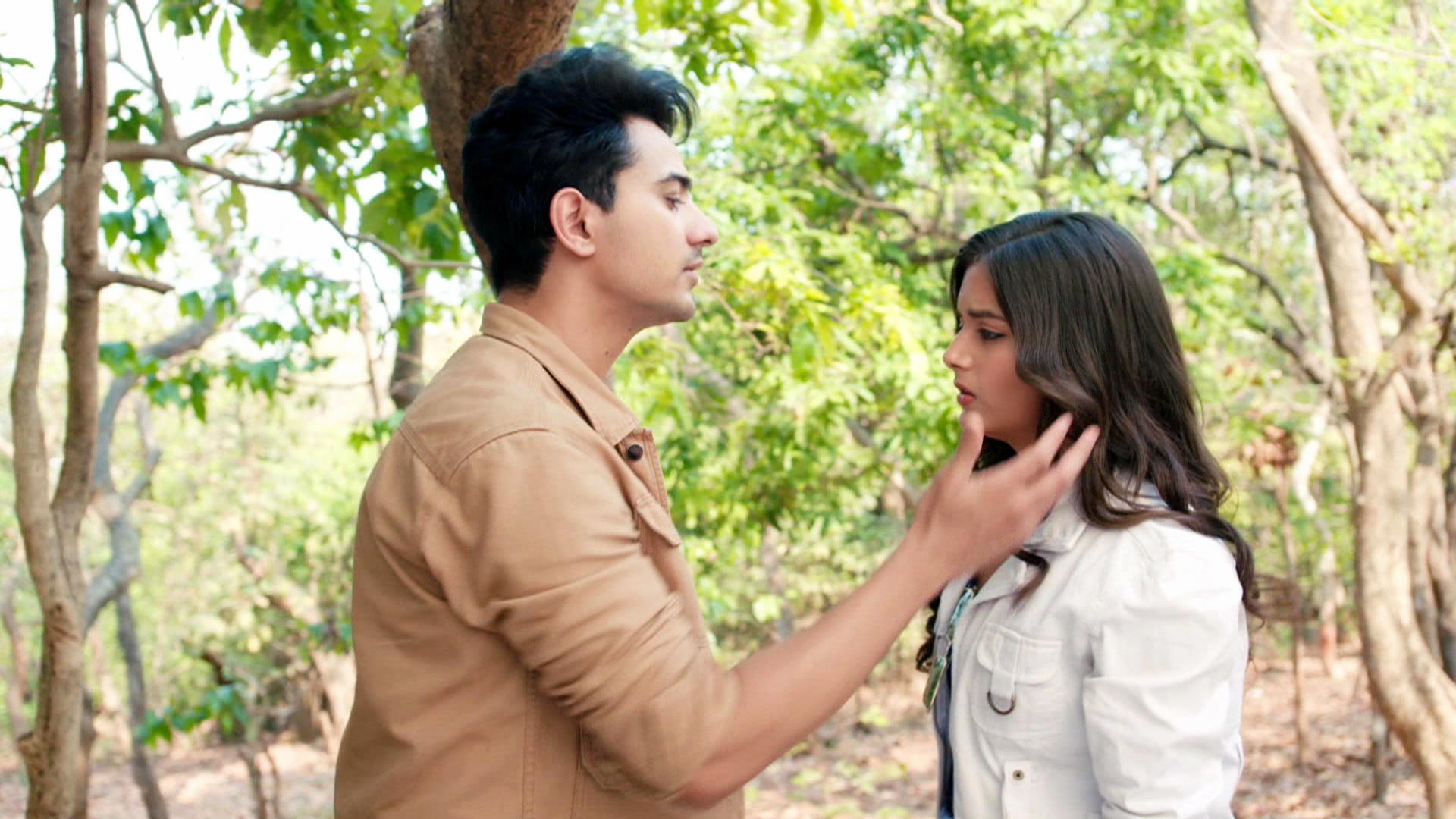 Watch Pandya Store S2 Episode 1111 on JioHotstar