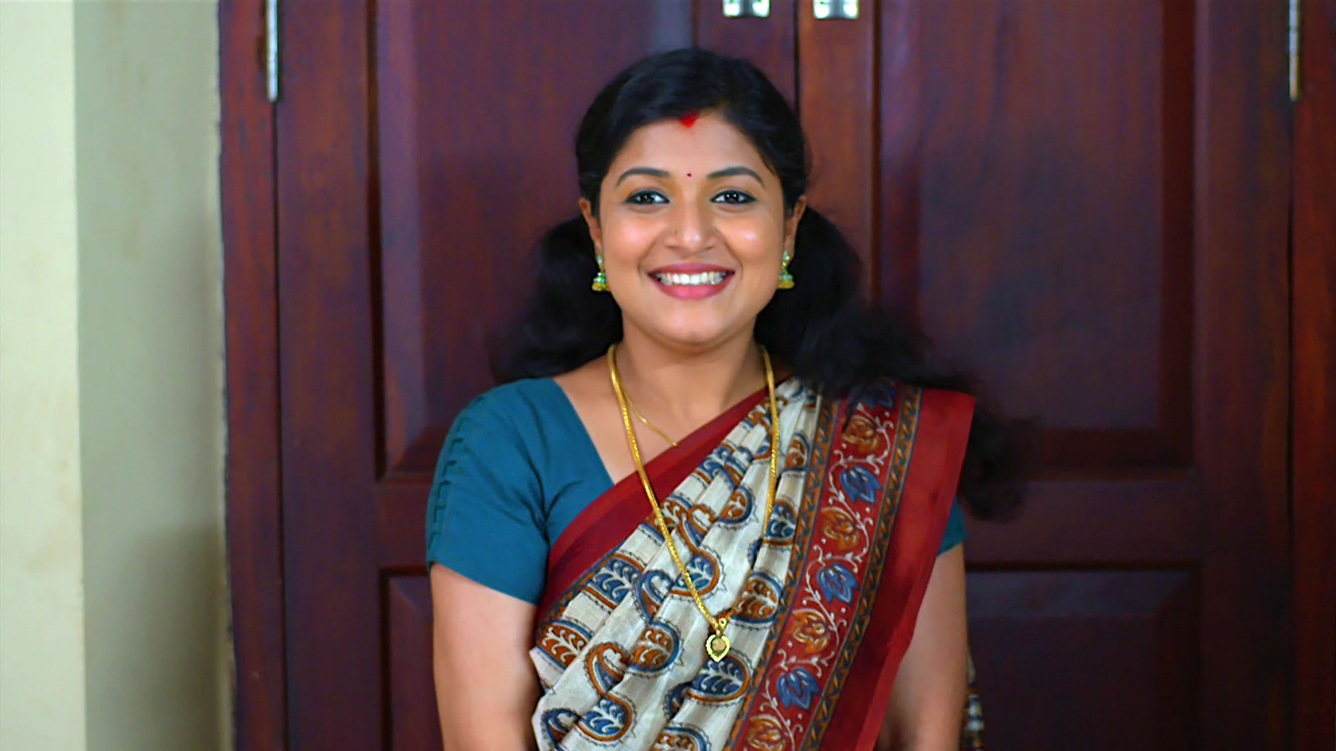 Watch New Episodes of santhwanam only on Watcho