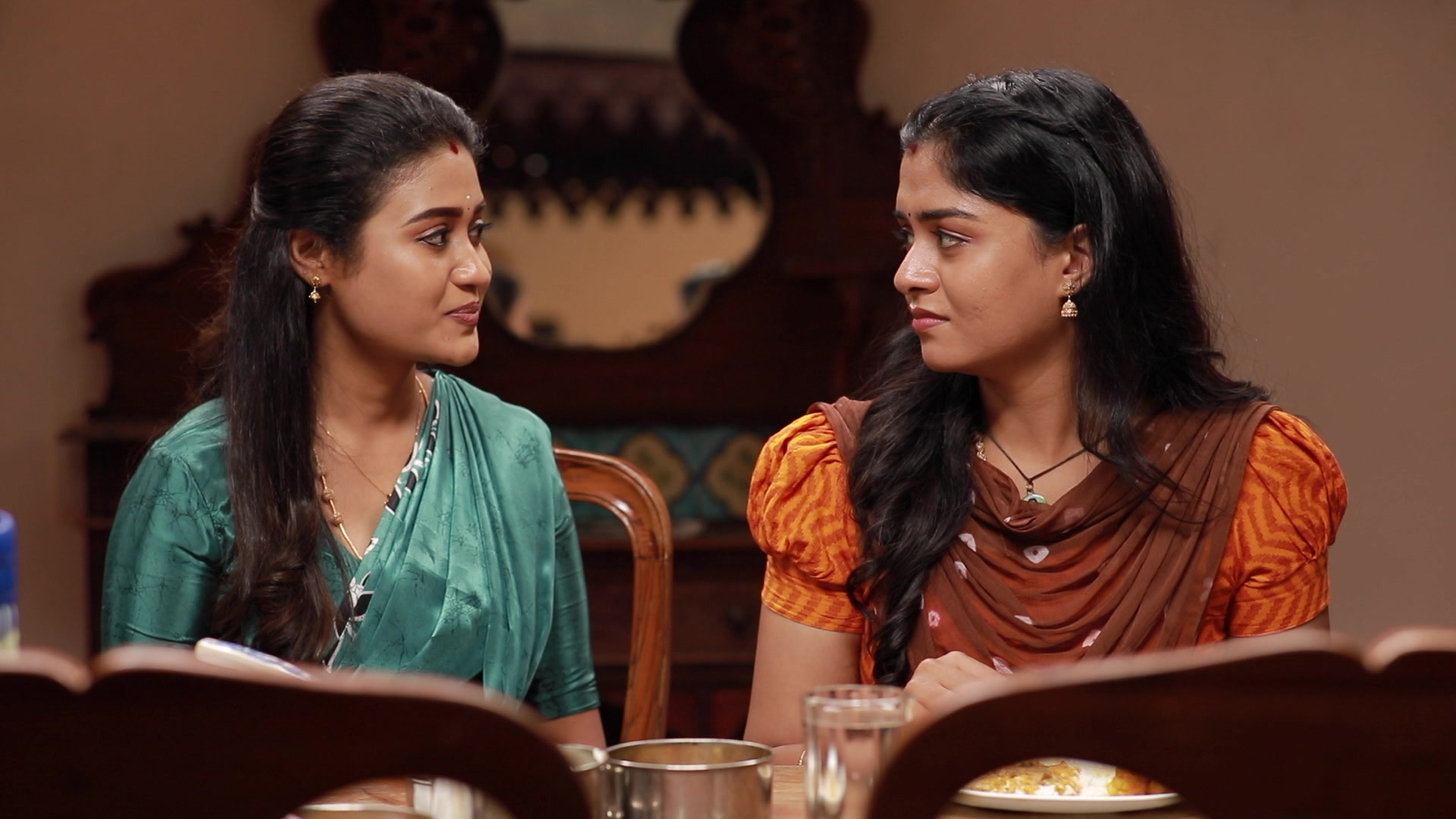 Watch Mahanadhi S1 Episode 490 on JioHotstar