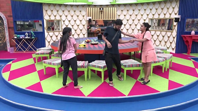 Rakesh gets whacked! - JioHotstar