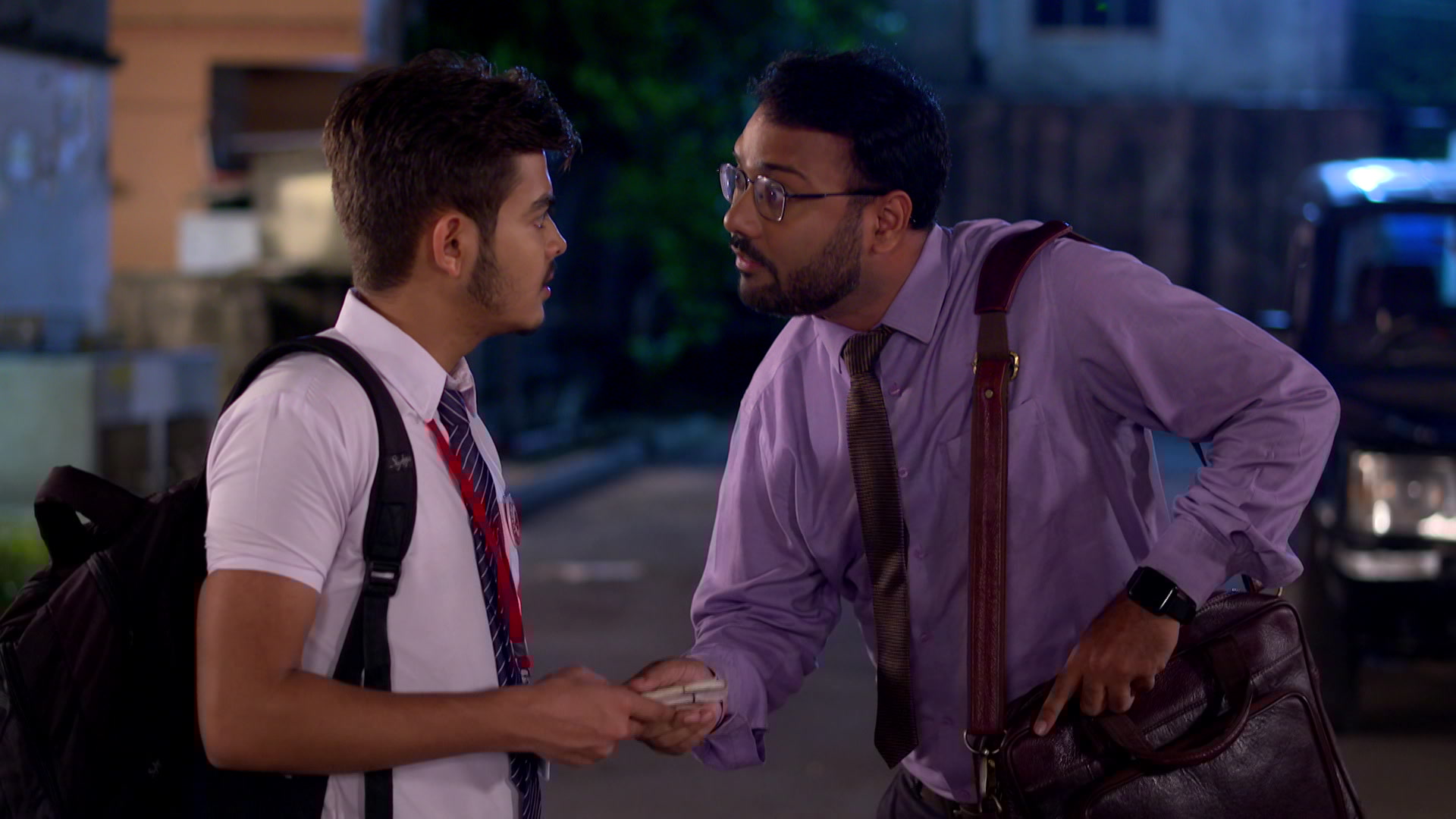 Watch Bangla Medium S1 Episode 217 on JioHotstar