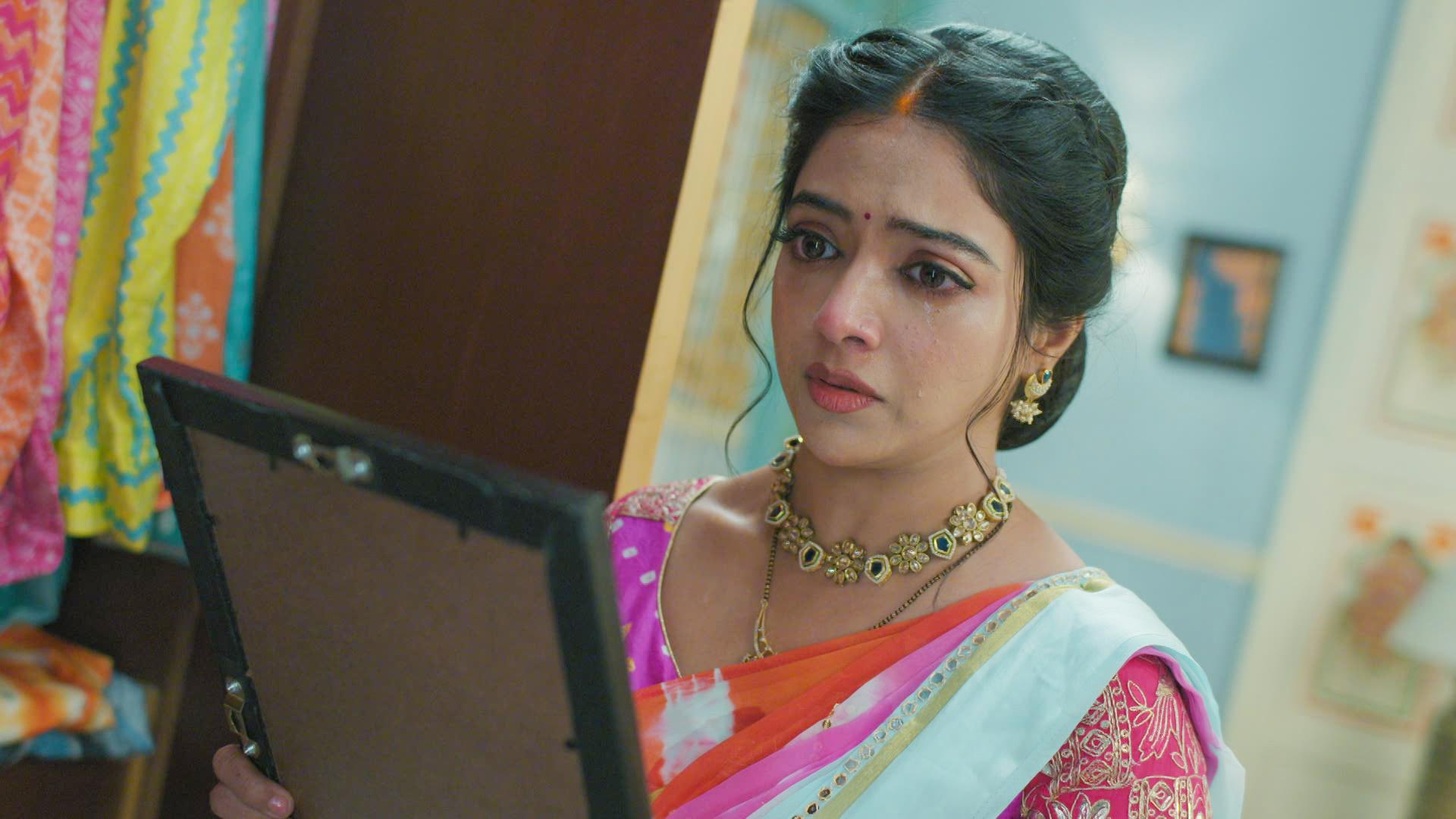 Watch Aankh Micholi Episode 43 on JioHotstar