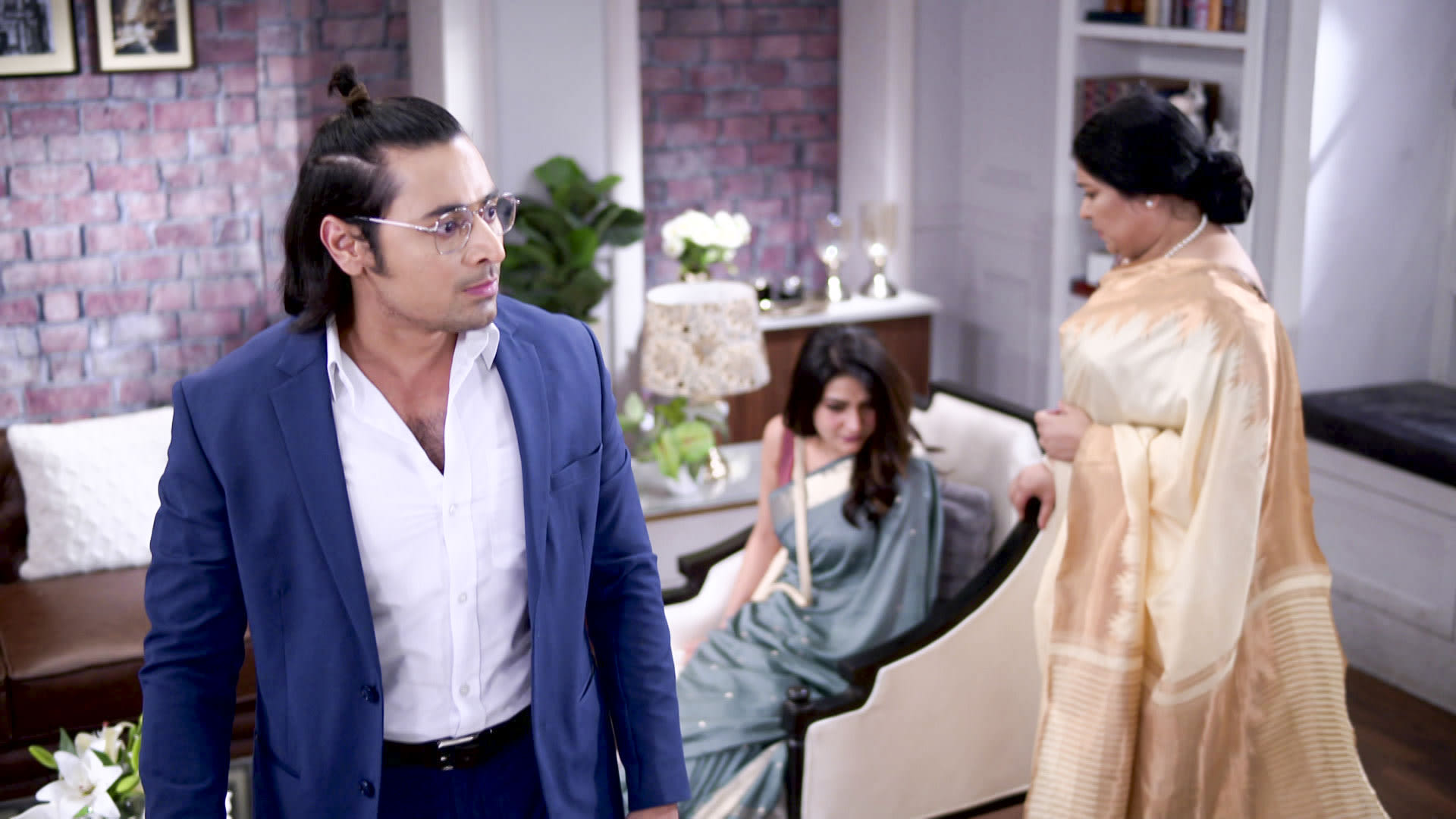 Watch Grihoprobesh Episode 168 on JioHotstar