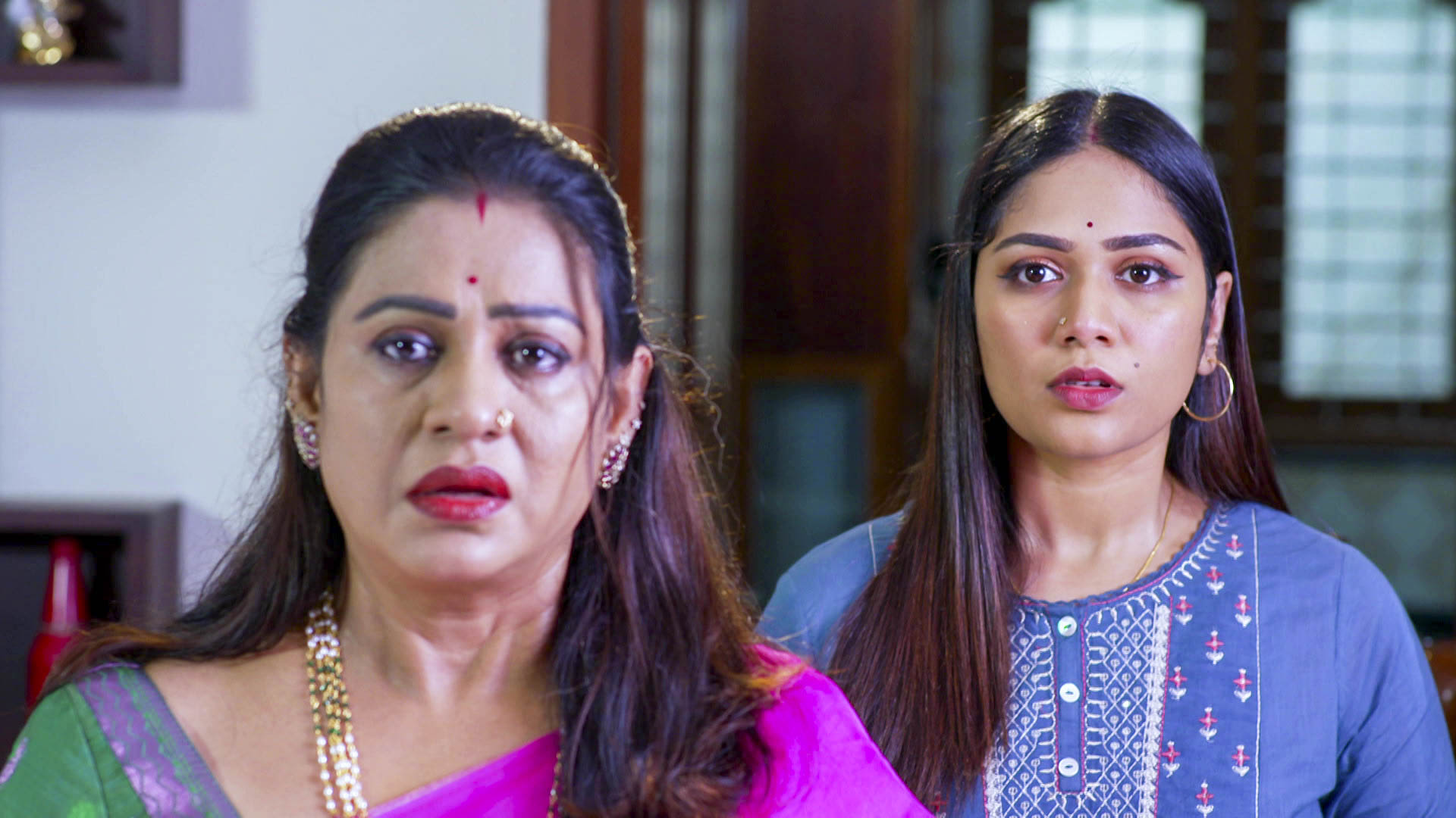 Watch Mounaragam Episode 1445 on JioHotstar