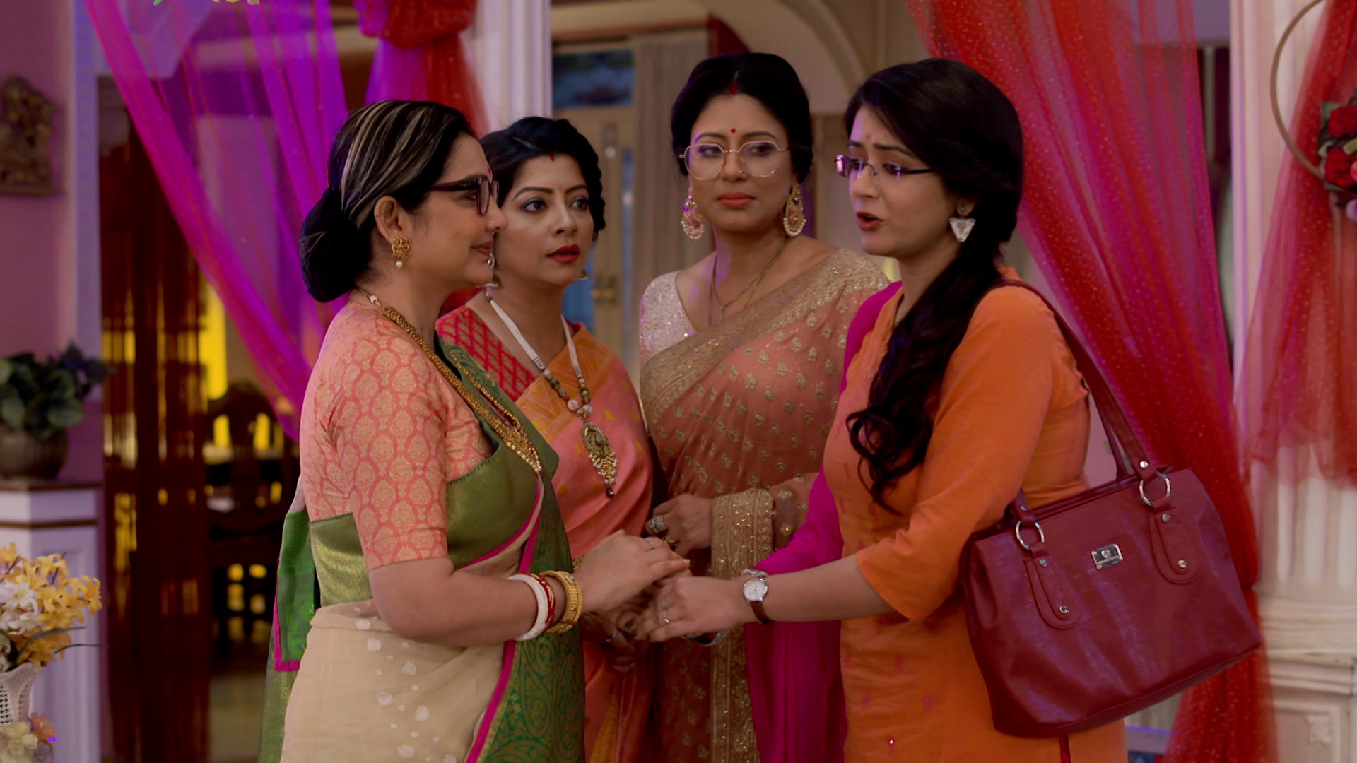 Watch Gaatchora S1 Episode 571 on JioHotstar