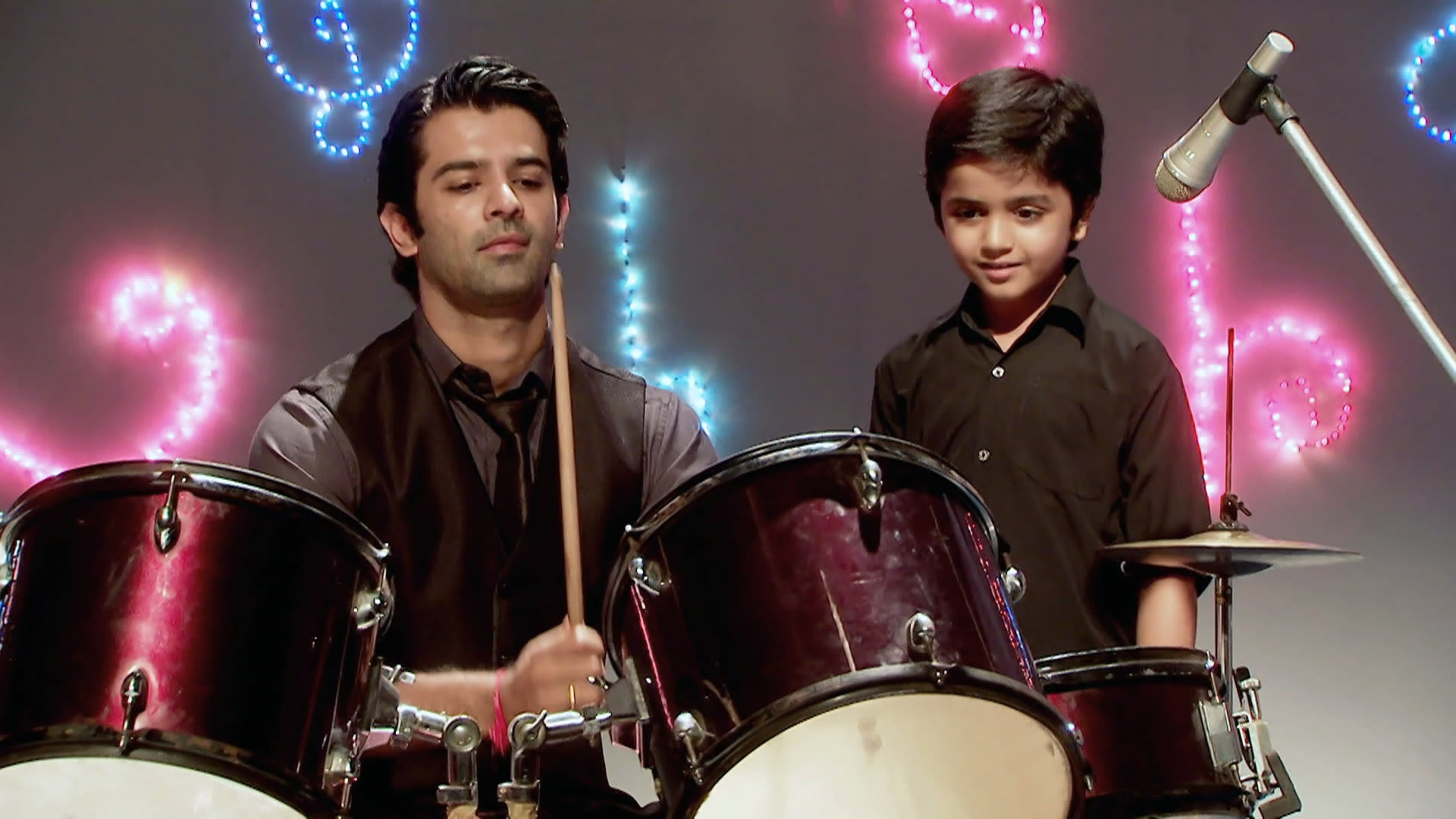 E104 - Arnav Performs with Aarav - JioHotstar