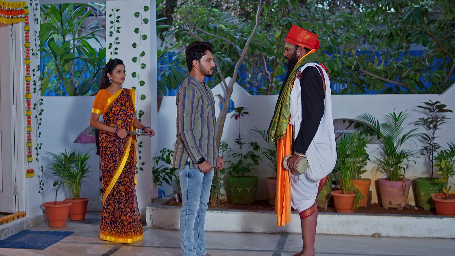 Watch Kumkuma Puvvu S8 Episode 1587 on JioHotstar