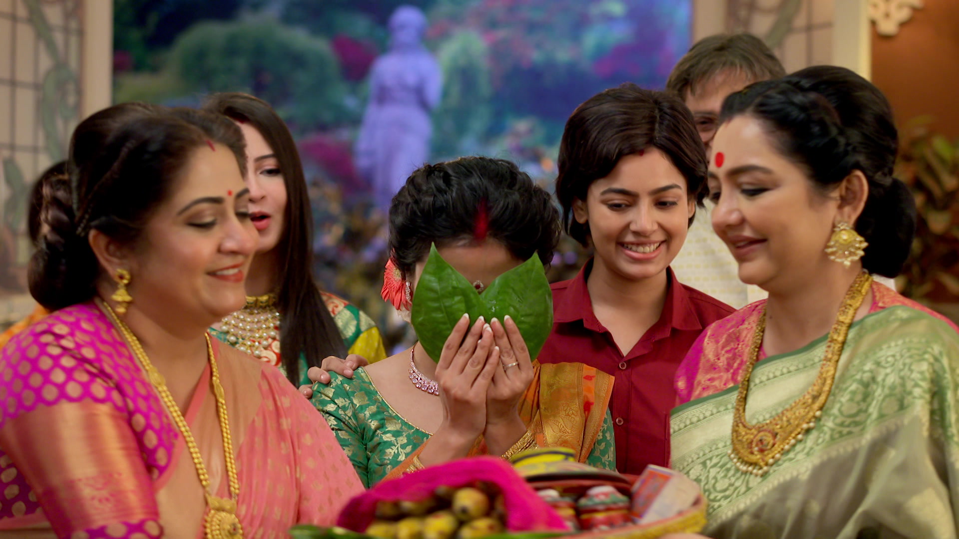 Watch Gaatchora S1 Episode 354 on JioHotstar