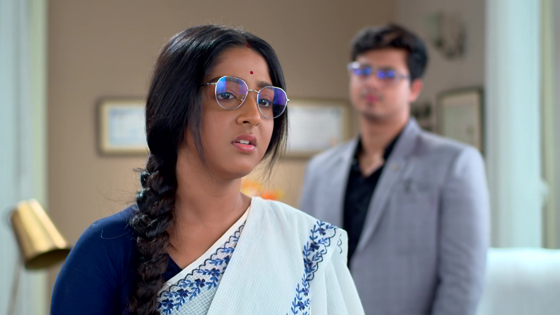 Watch Anurager Chhowa Episode 867 on JioHotstar