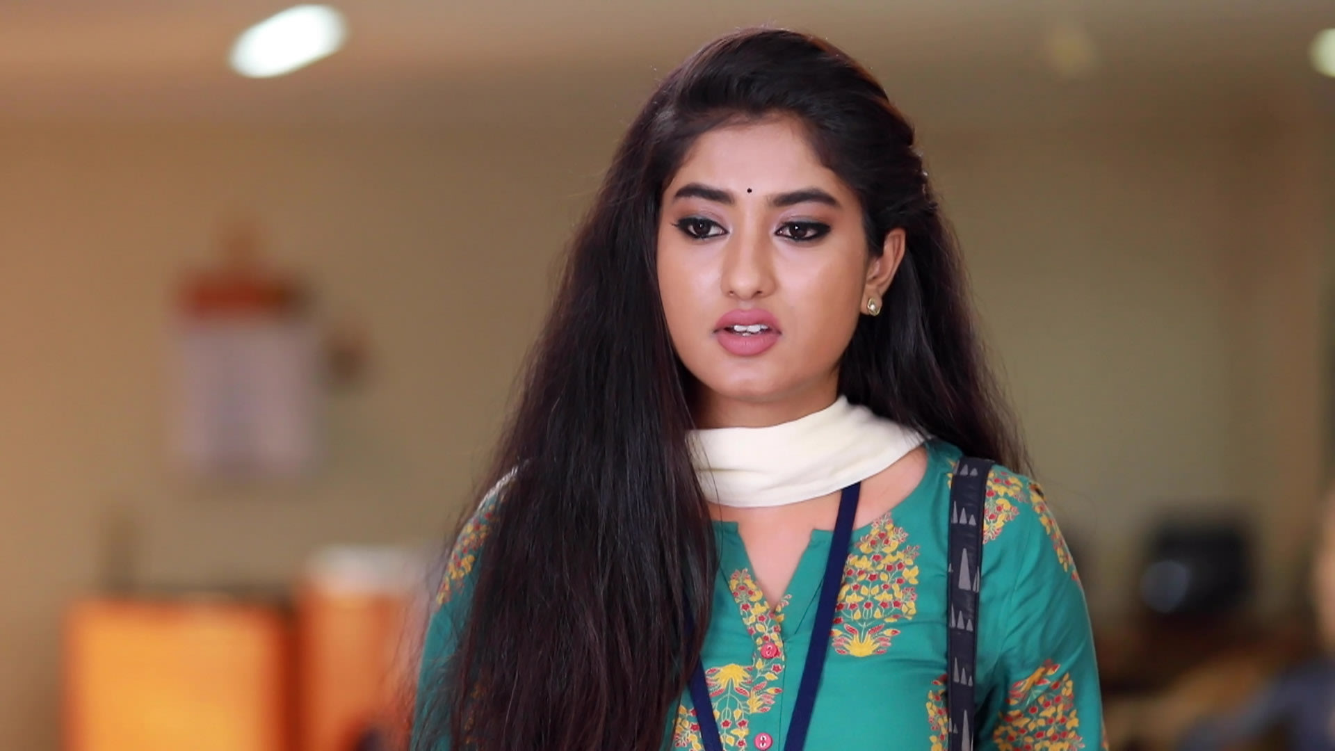 Watch Kaatrukkenna Veli S1 Episode 52 on JioHotstar