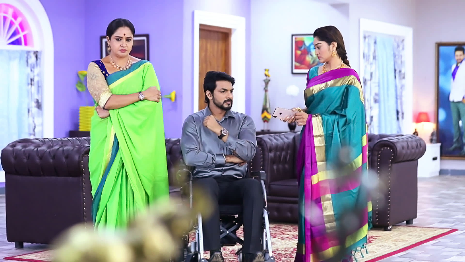 Watch Durga Provokes Meenakshi, Arjun Online