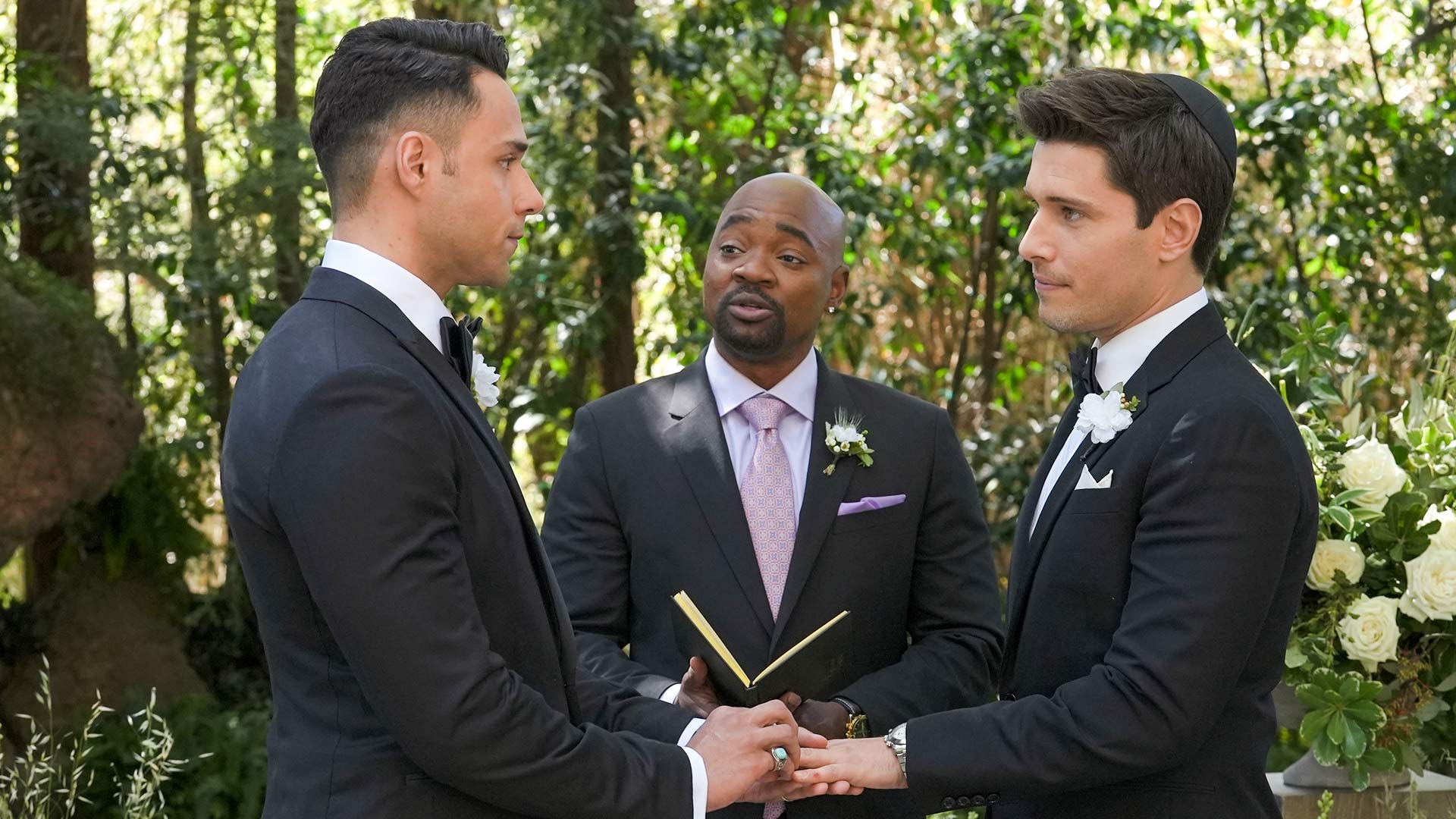 Stream Two Weddings and a Train Wreck Season 4 Episode 18 – Two ...