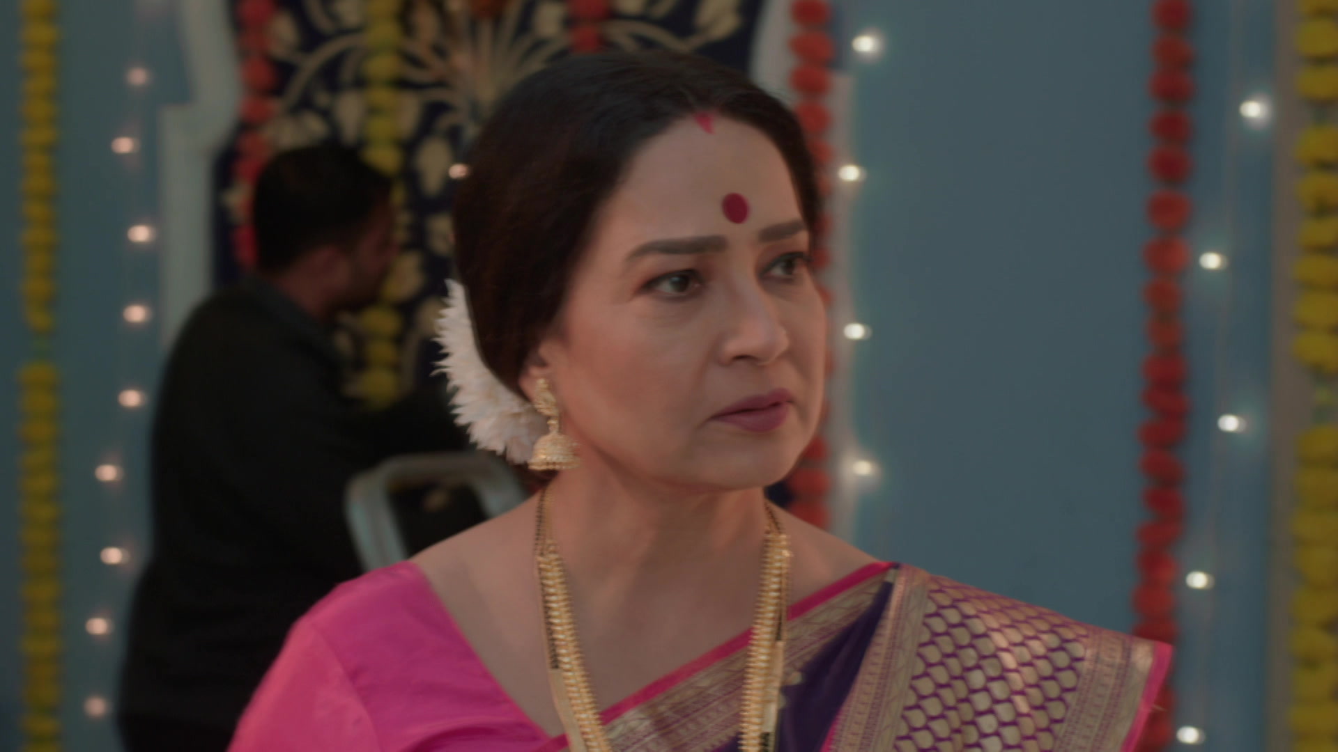 Watch Man Dhaga Dhaga Jodte Nava S1 Episode 234 on JioHotstar