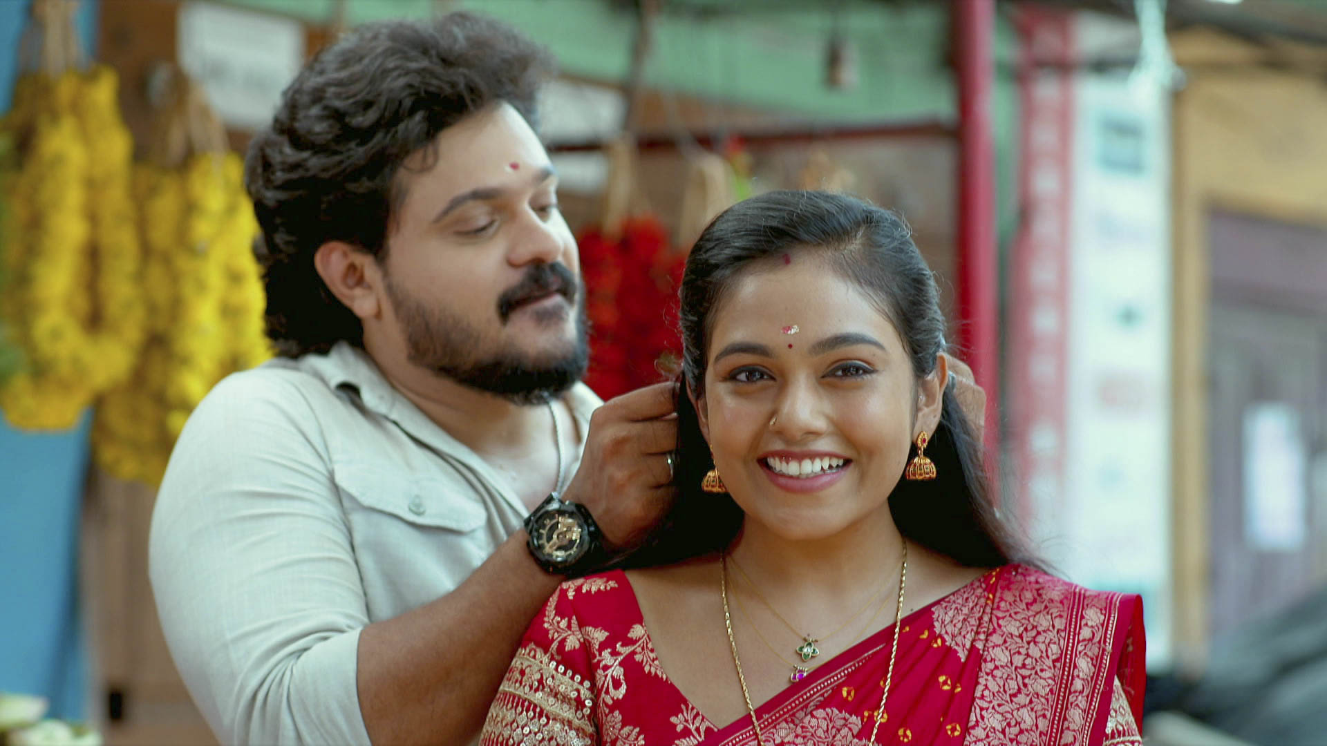 Watch Chempaneer Poovu Episode 421 on JioHotstar