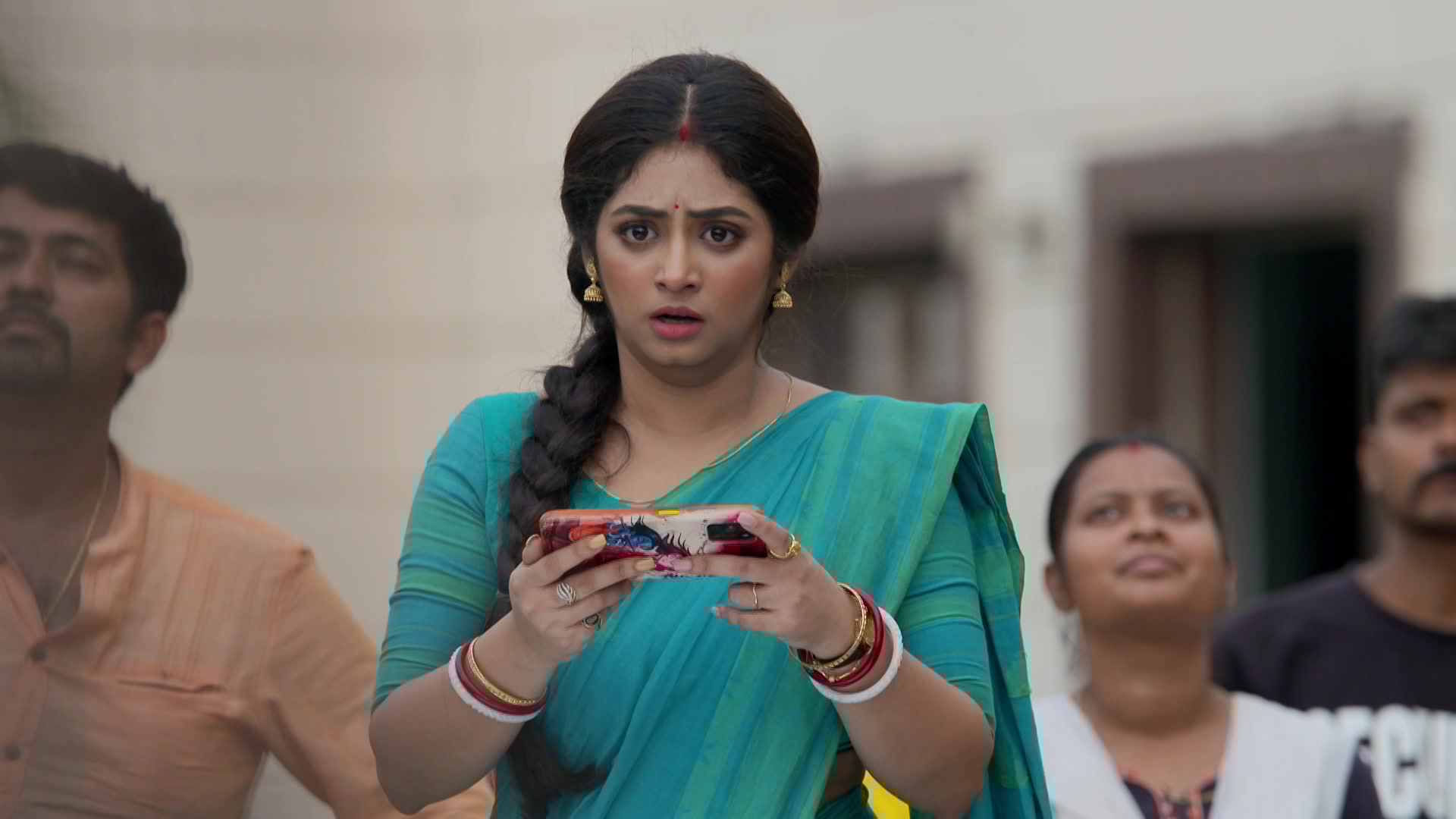 Watch Bangla Medium Episode 180 on JioHotstar