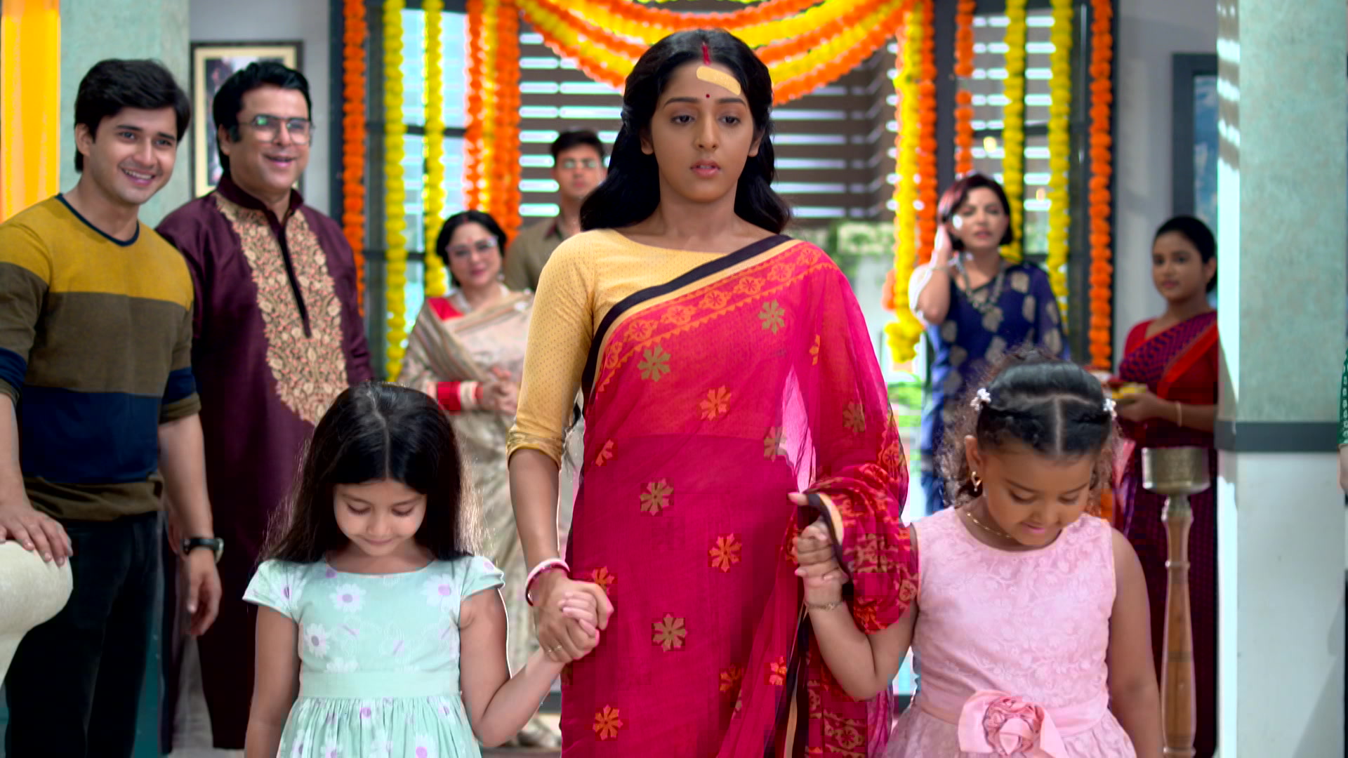 Watch Anurager Chhowa Episode 455 on JioHotstar