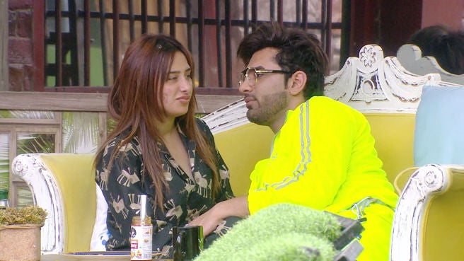 Keep The Hugs Away Jiohotstar