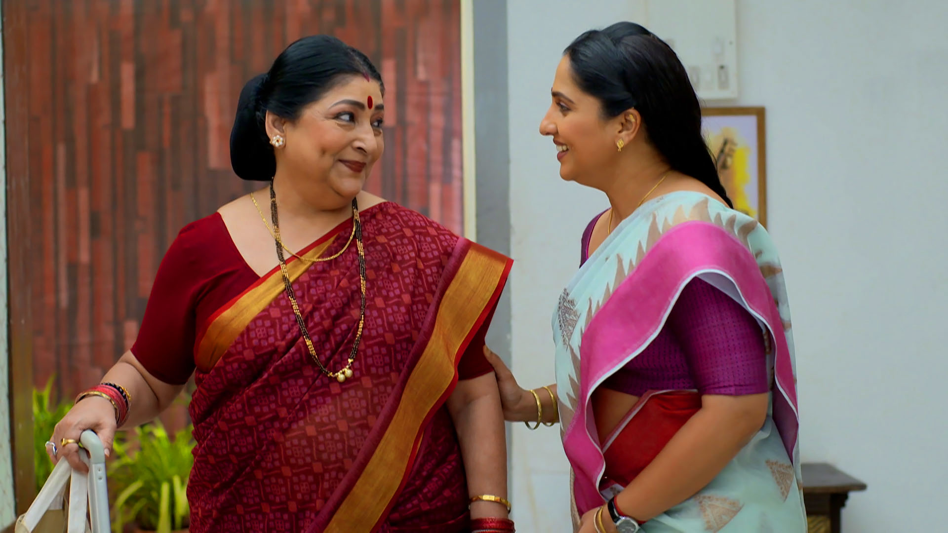 Watch Aai Kuthe Kaay Karte S1 Episode 769 on JioHotstar