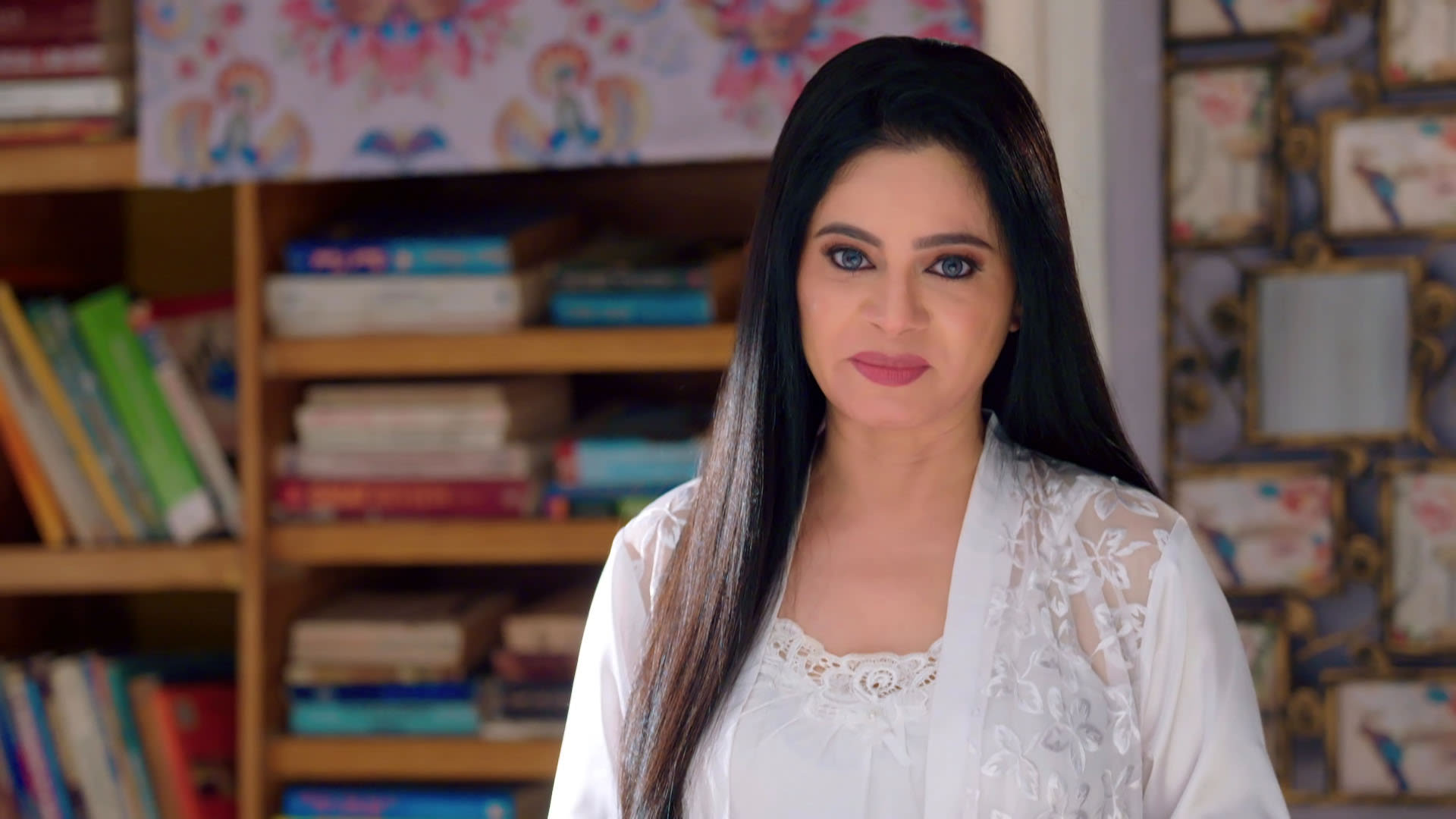 Watch New Episodes of anupama only on Watcho