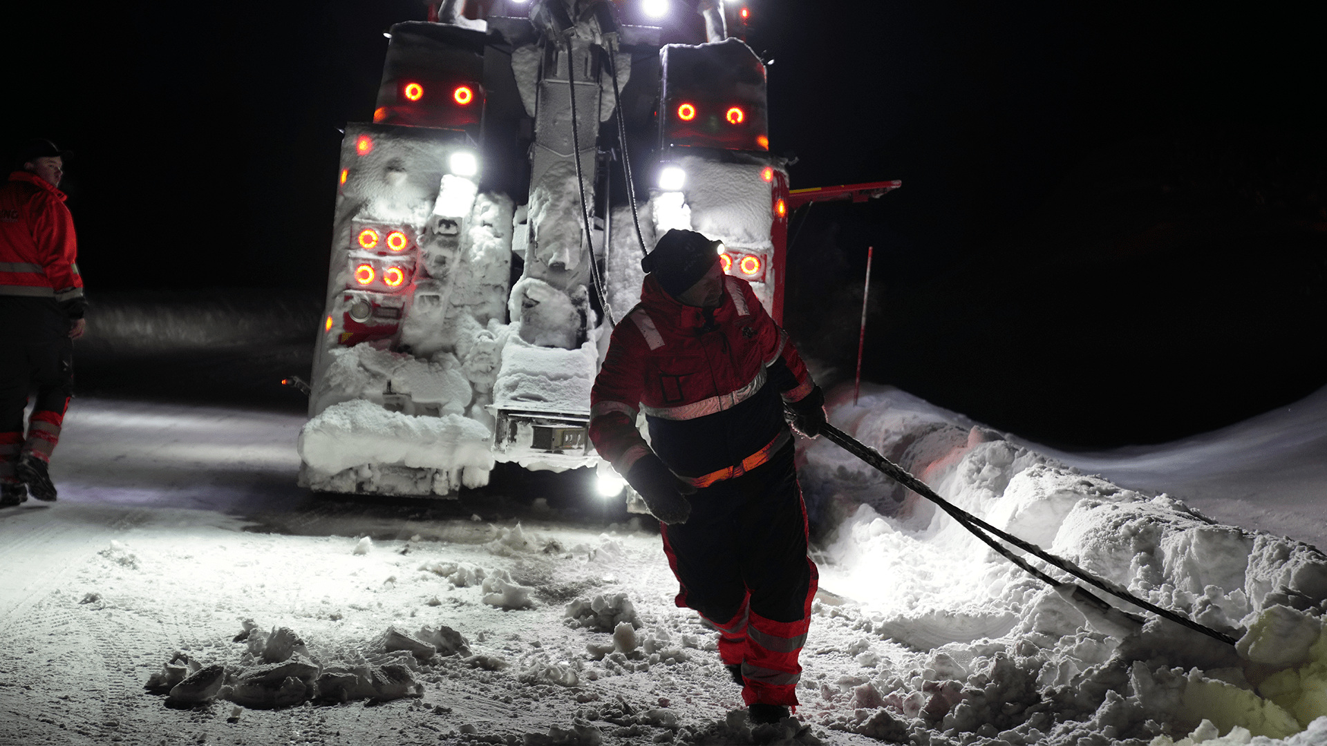 Watch Ice Road Rescue S8 Episode 2 on Disney+ South Africa | English ...