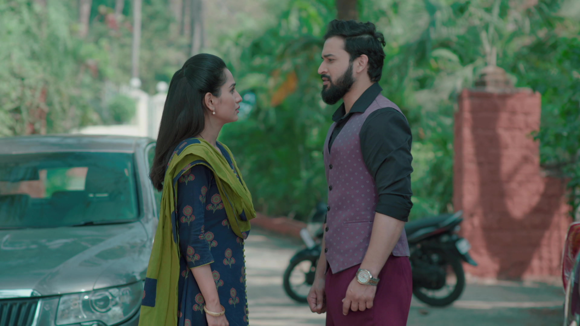 Watch Man Dhaga Dhaga Jodte Nava S1 Episode 240 on JioHotstar