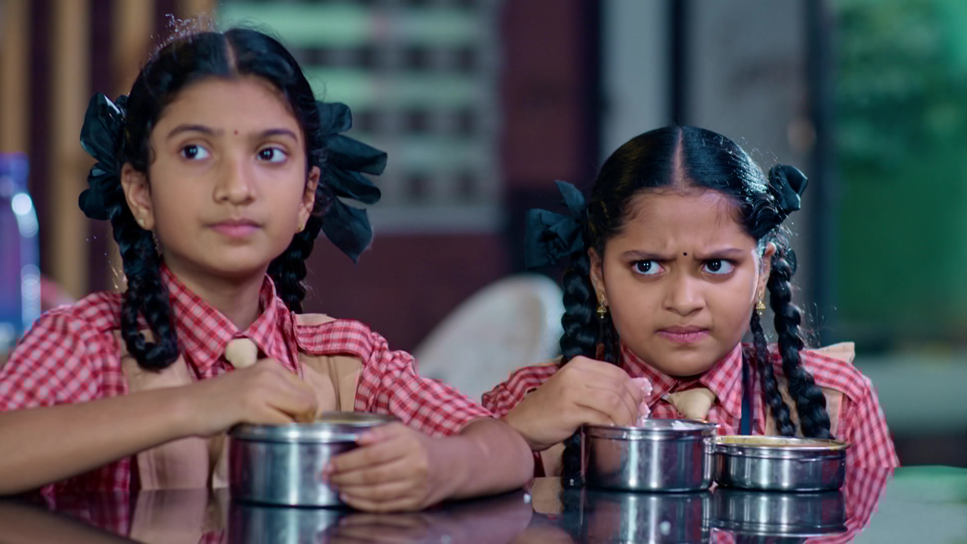 Watch Chinni Episode 136 on JioHotstar