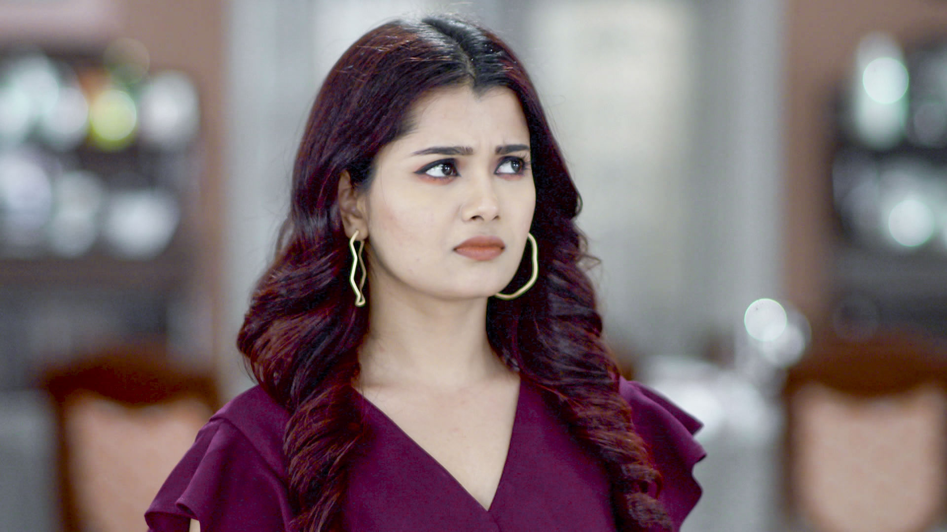 Watch Roshnai S1 Episode 329 on JioHotstar